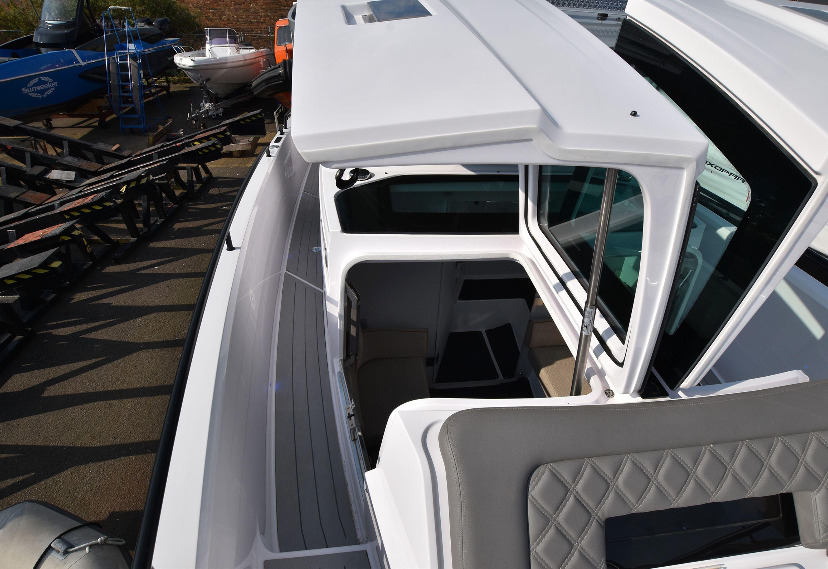 2021 Axopar 37XC CROSS CABIN Pilotine (a motore) in vendita- YachtWorld