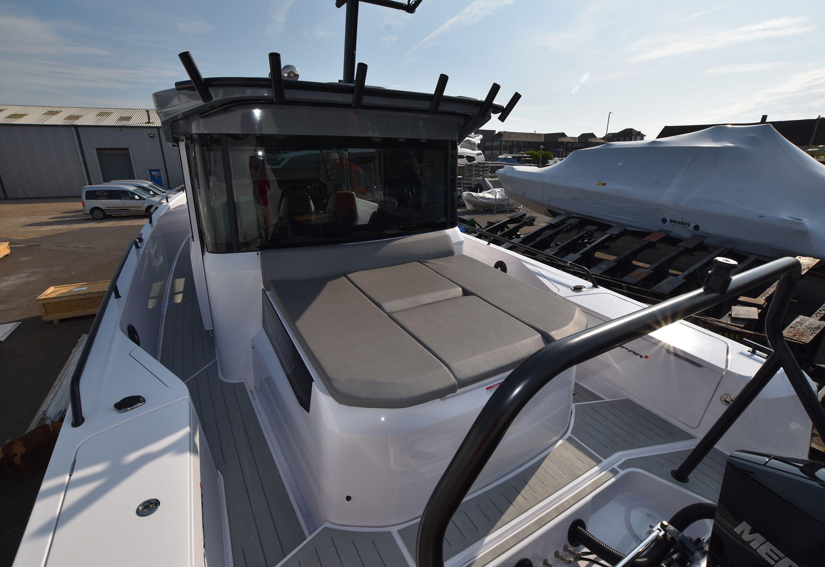 2021 Axopar 37XC CROSS CABIN Pilotine (a motore) in vendita- YachtWorld