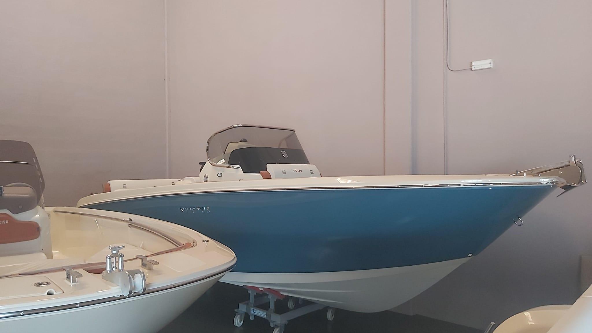 2023 Invictus INVICTUS 240 FX Deckboot Kaufen - YachtWorld