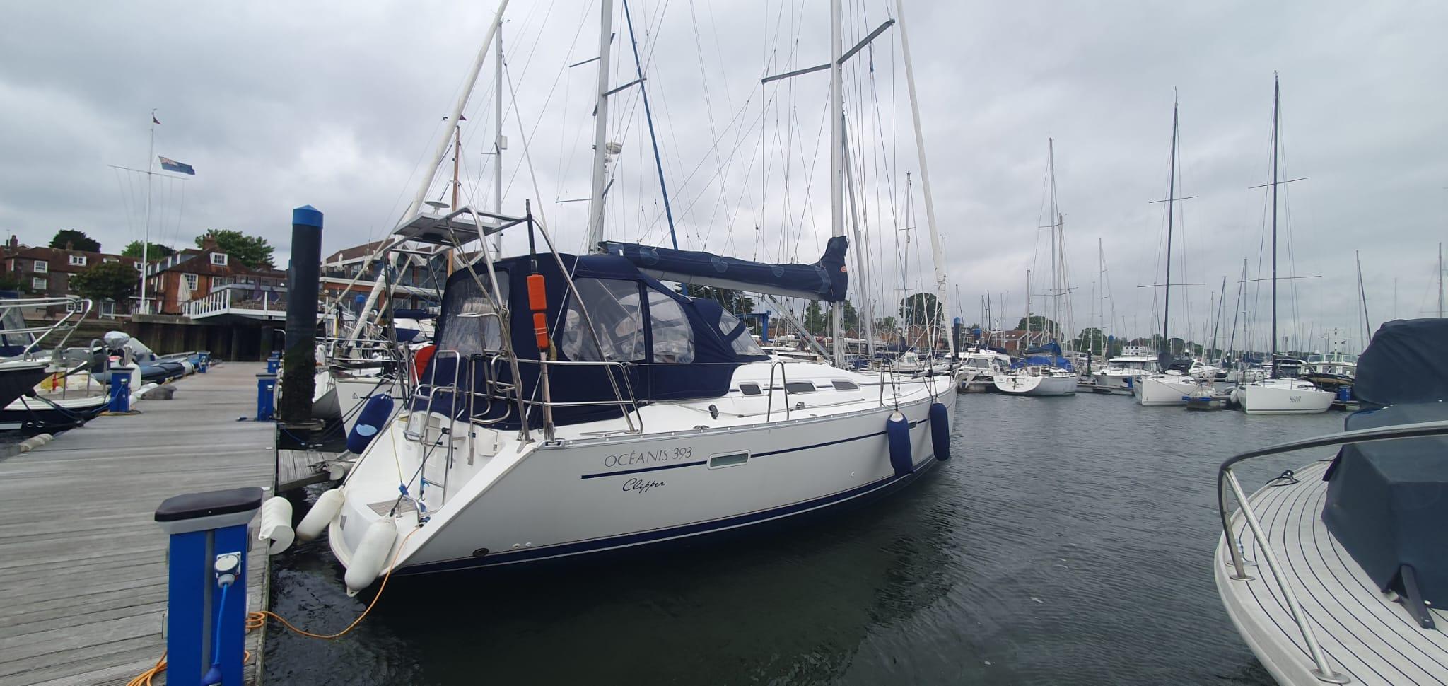 Tweedehands 2005 Beneteau Oceanis Clipper 393 - Hampshire | YachtFocus