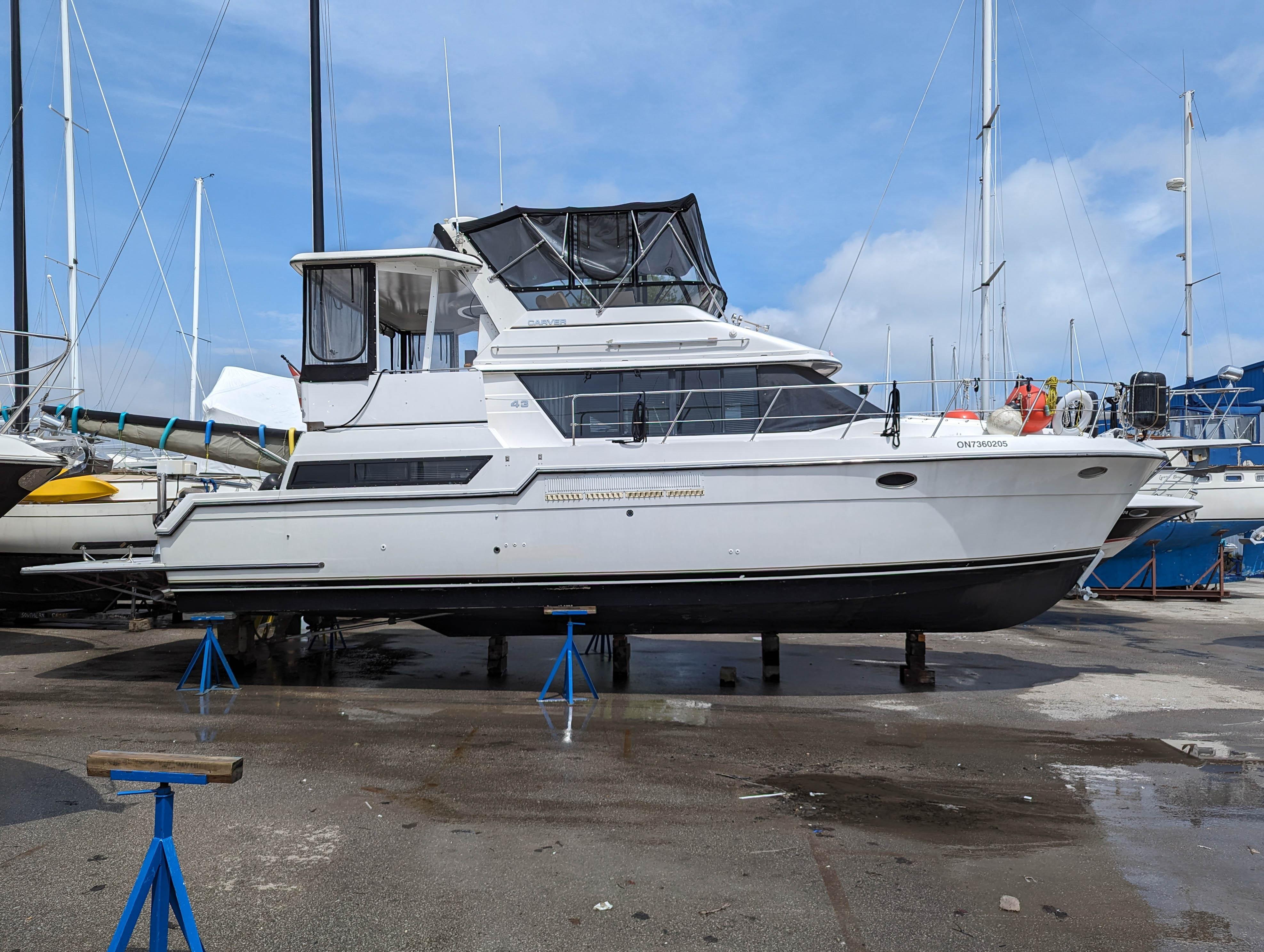 1991 Carver 430 Cockpit Motor Yacht Motoryachten Kaufen - YachtWorld
