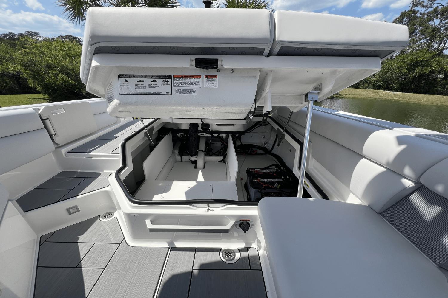 2024 Aviara AV28 Outboard Runabout for sale - YachtWorld