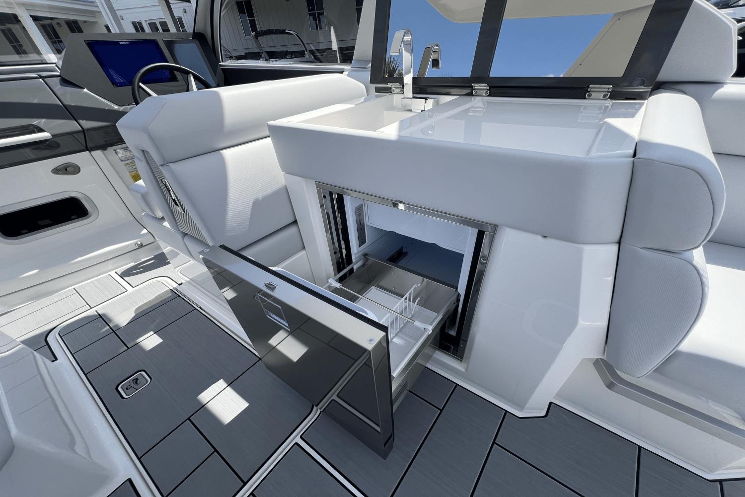 2024 Aviara AV28 Outboard Runabout for sale - YachtWorld