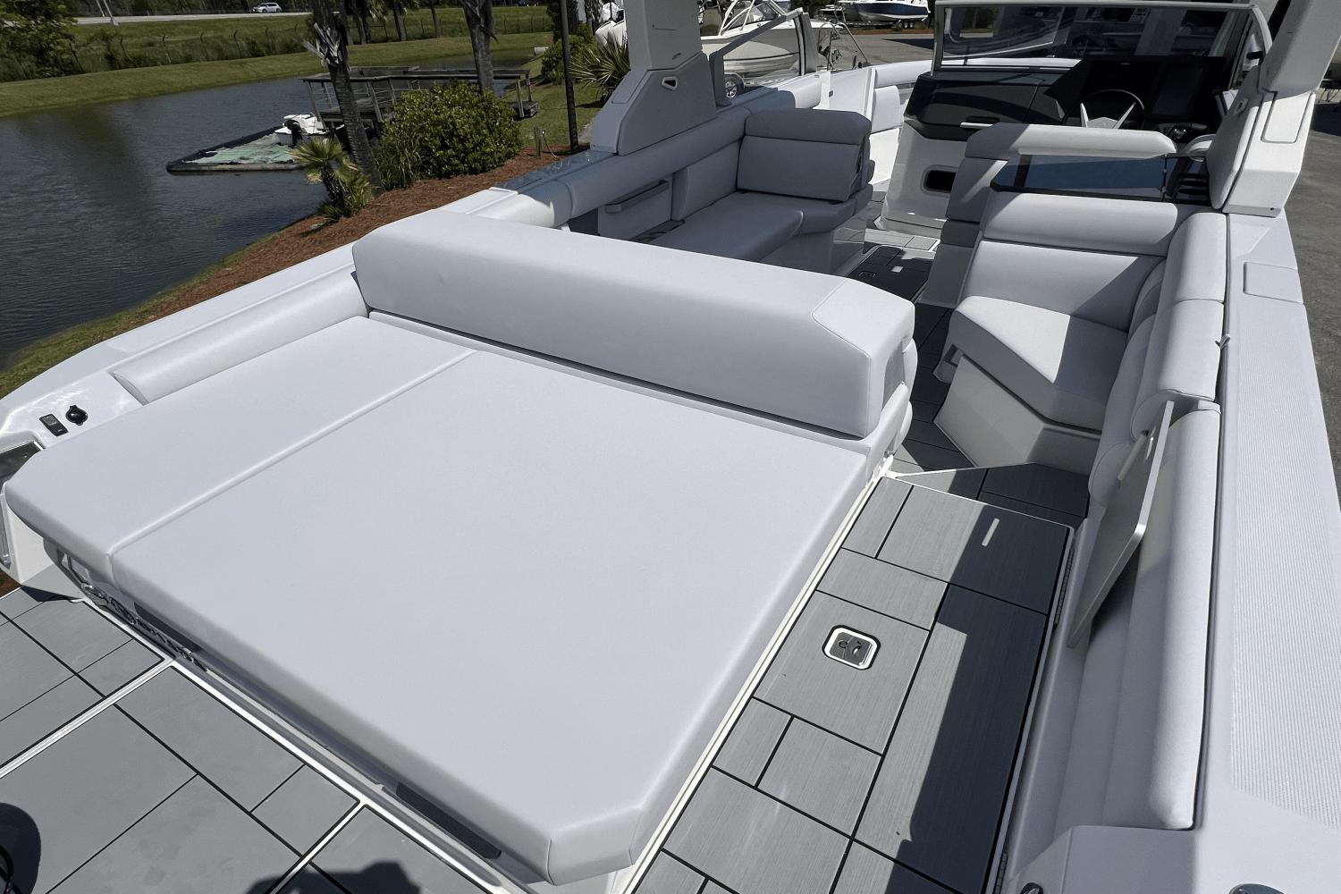 2024 Aviara AV28 Outboard Runabout for sale - YachtWorld