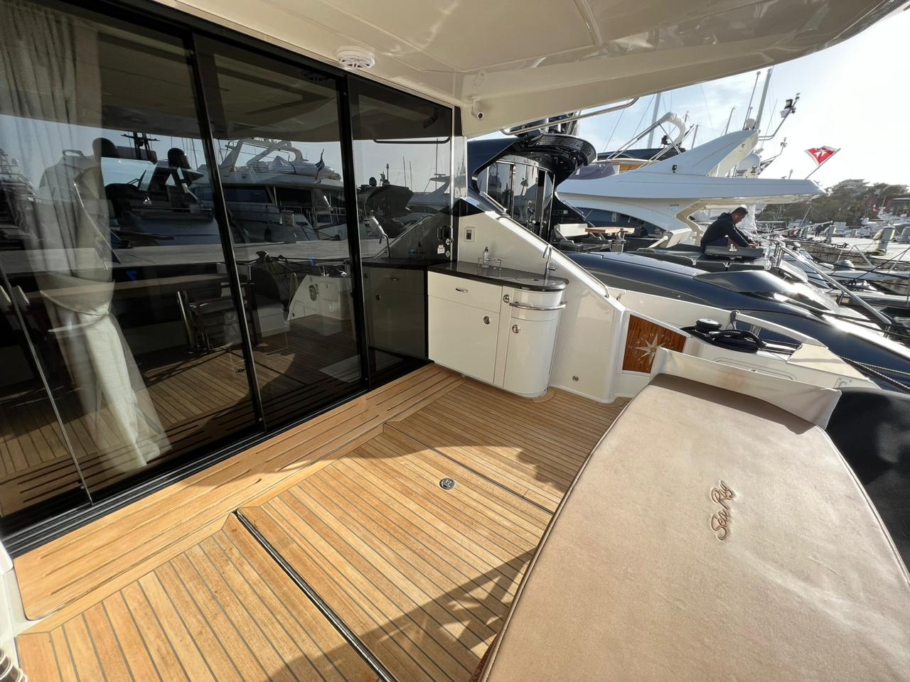 2016 Sea Ray L650 Fly Flybridge for sale - YachtWorld