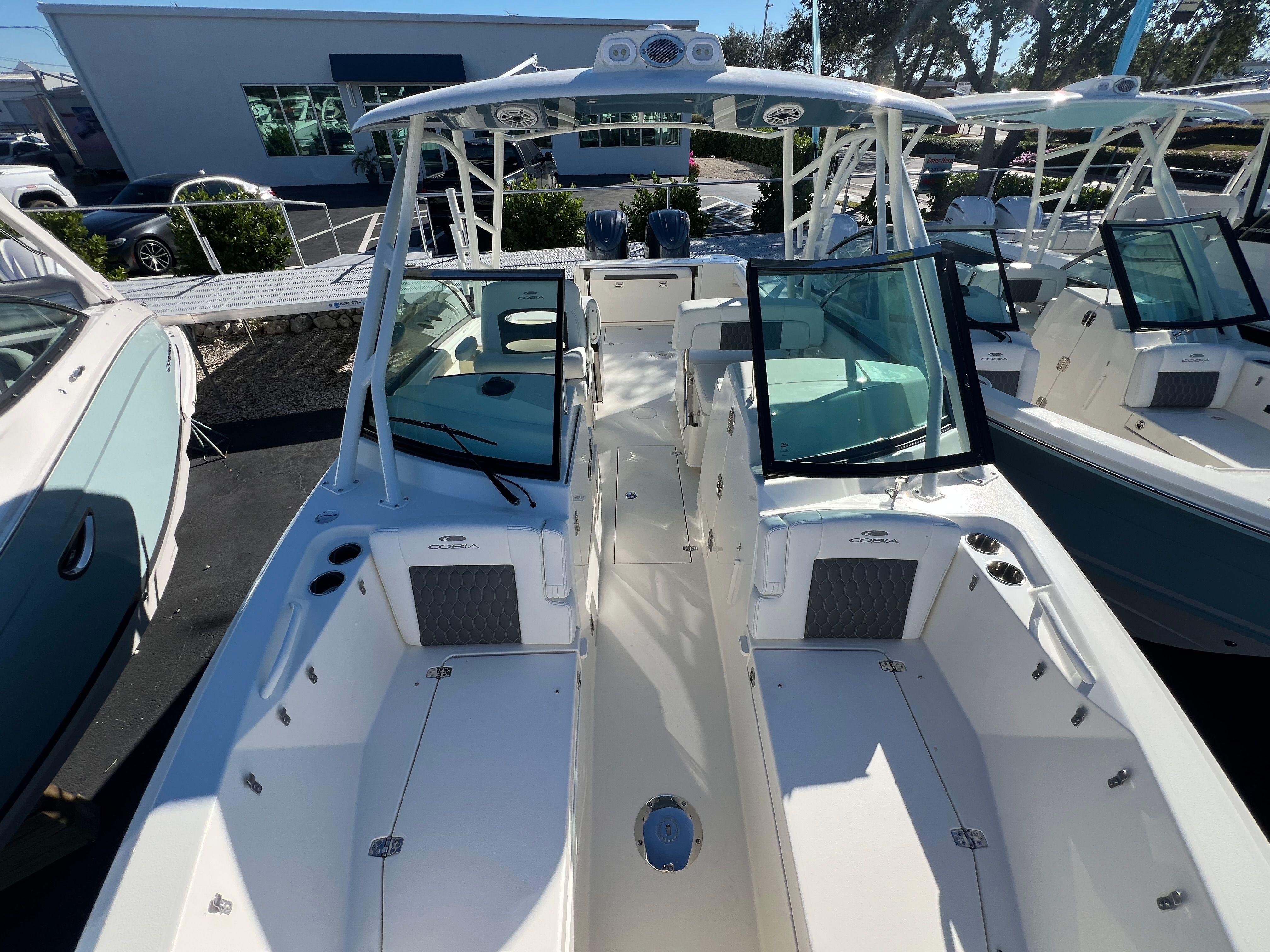 2025 Cobia 280 DC Dual Console for sale - YachtWorld
