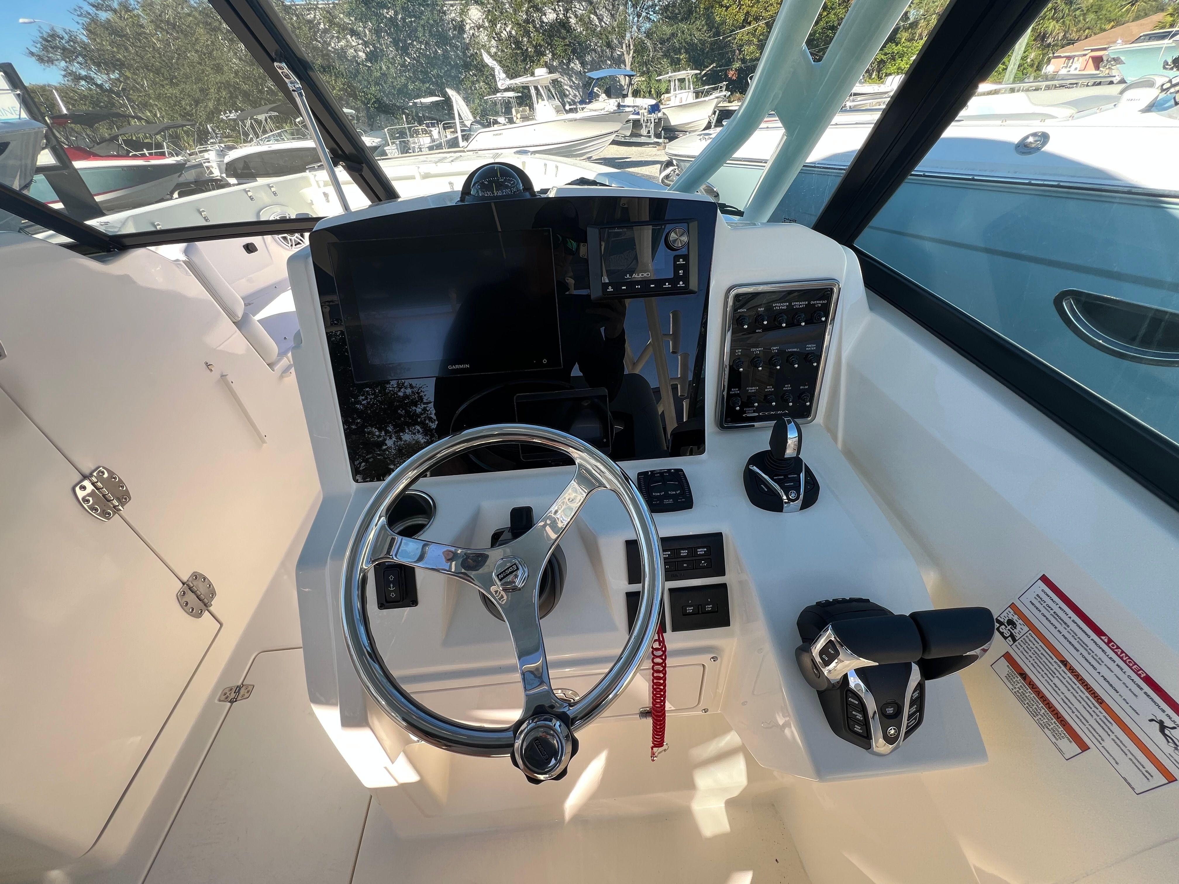 2025 Cobia 280 DC Dual Console for sale - YachtWorld