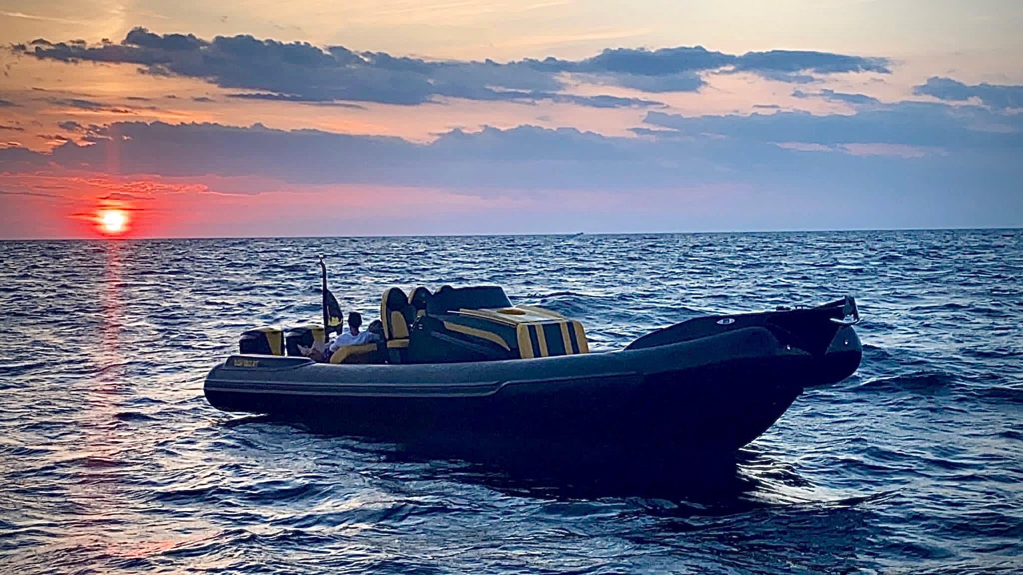 Ocasión 2018 Custom Doviboat One Way 100 Batman - Napoli | TopBarcos.com
