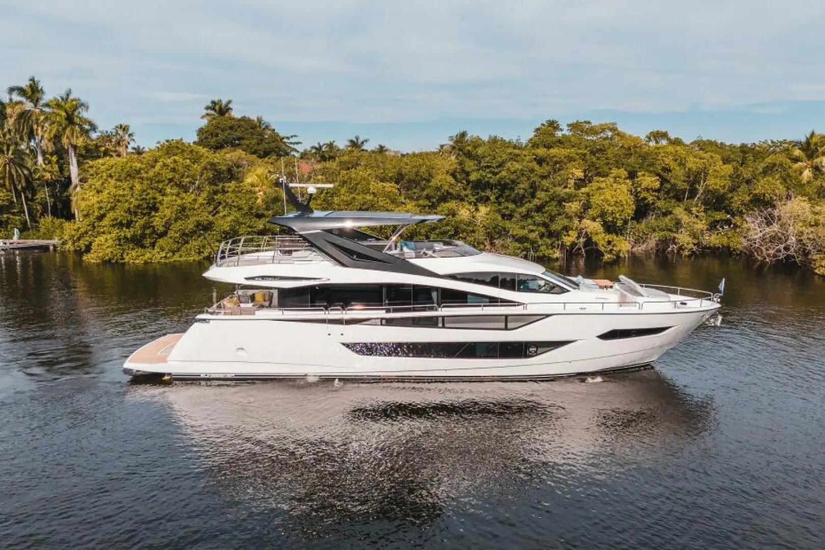 New Sunseeker 88 Yacht in Florida - iNautia