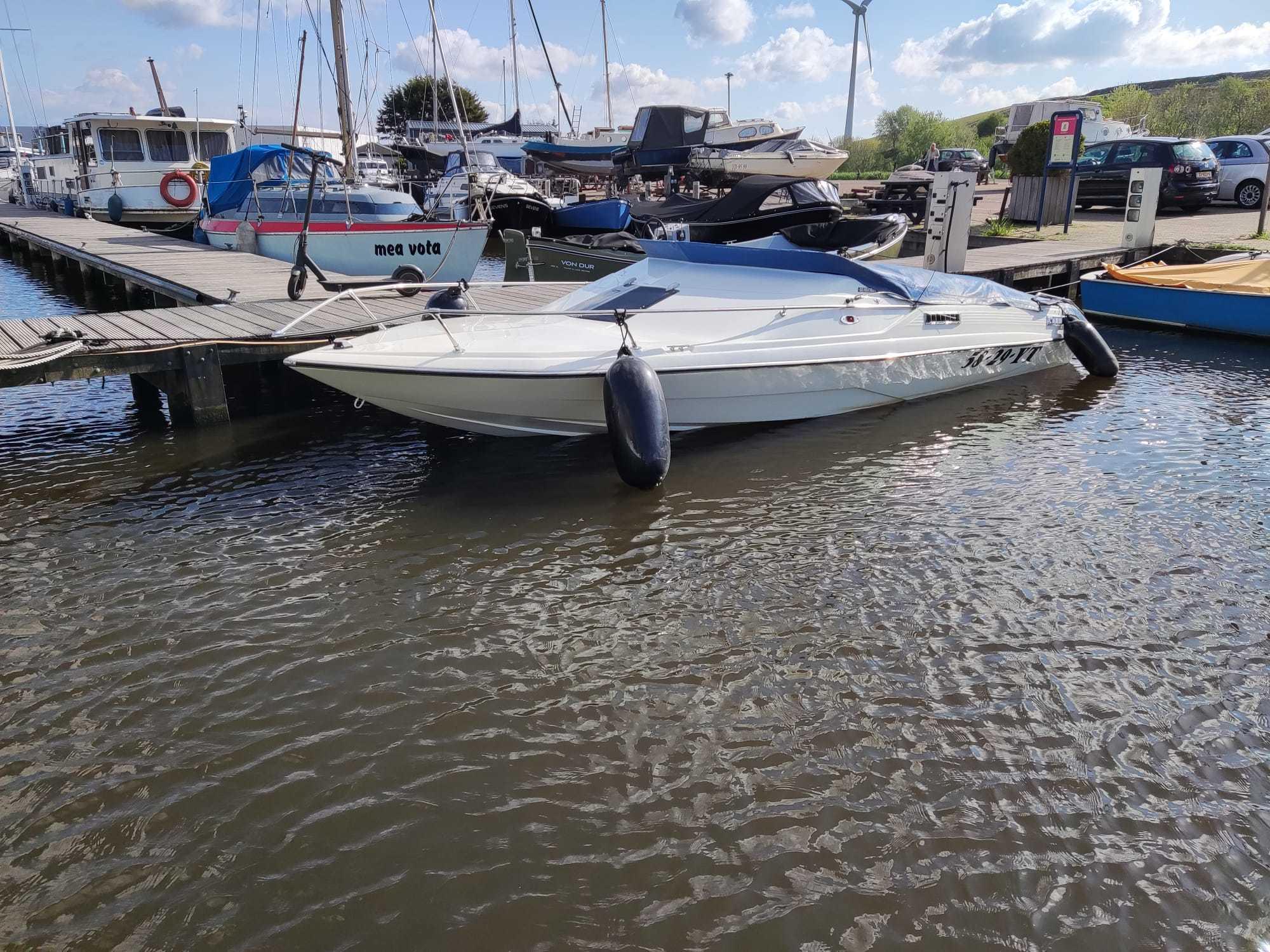 Glastron/Carlson CV23 | 1979 | 7m | Boatshop24