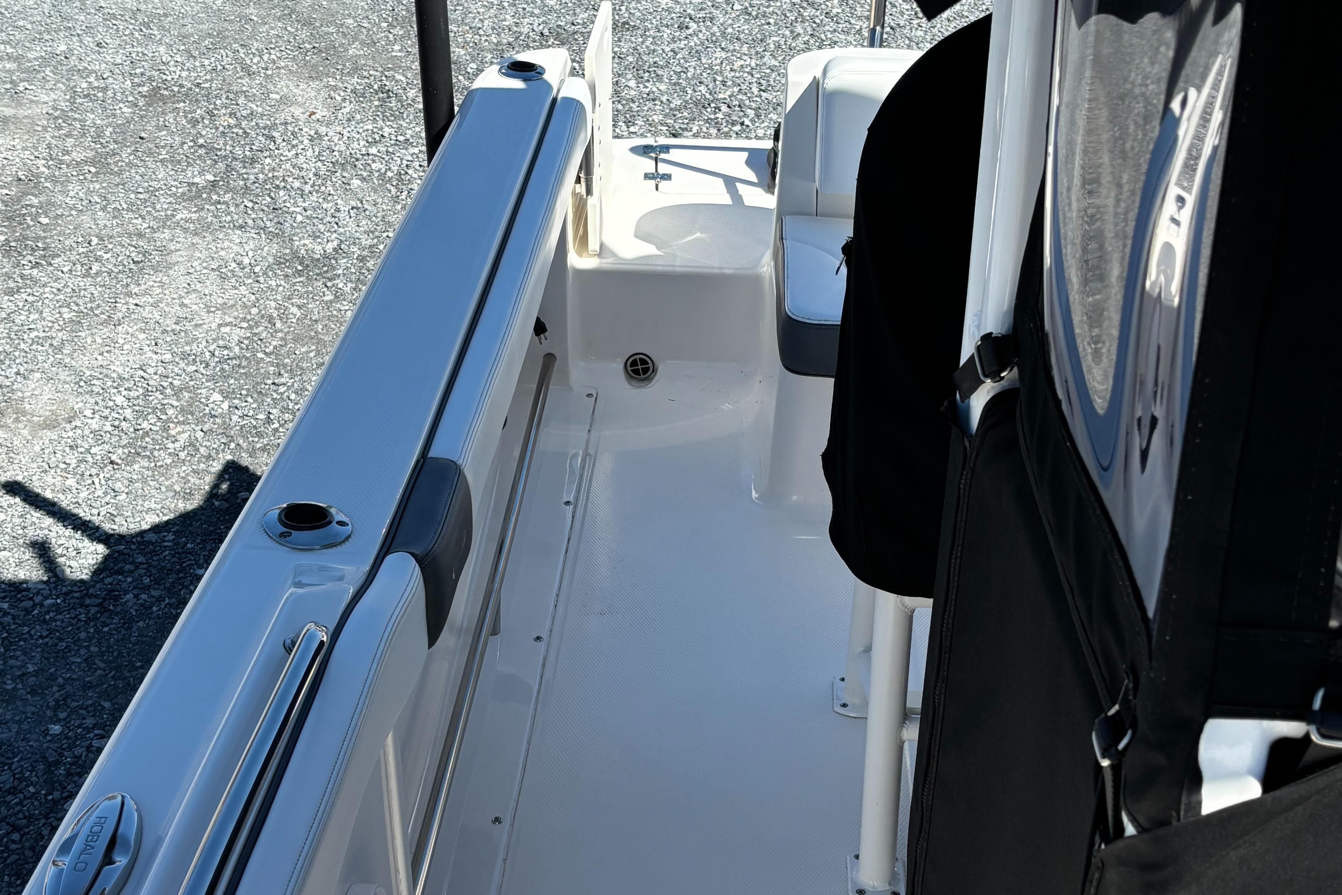 2021 Robalo R222 Explorer Center Console for sale - YachtWorld