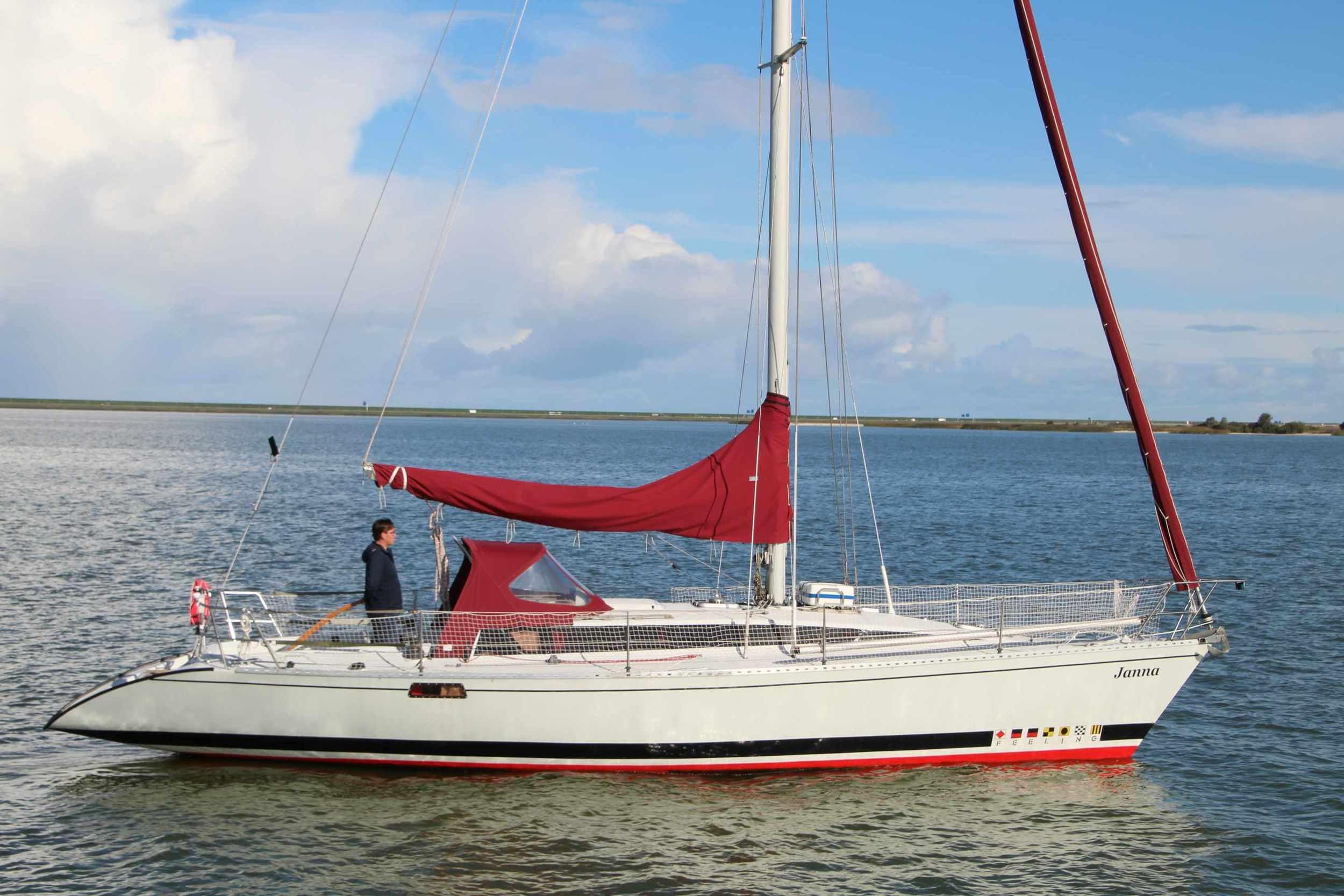 Feeling 1100 | 1984 | 37ft | Boatshop24