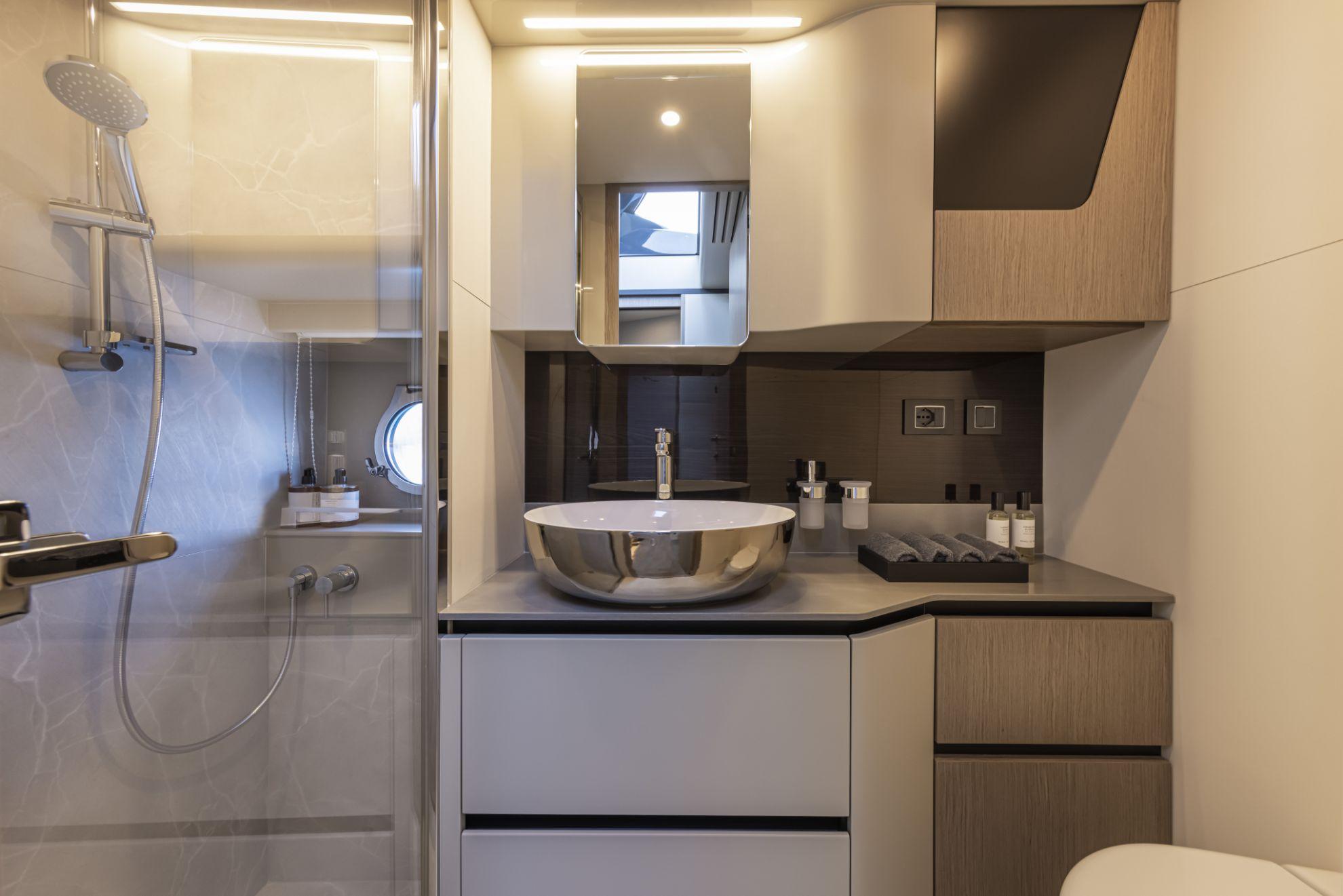 New 2026 Absolute 48 Coupe - North Rhine-Westphalia | TopBoats