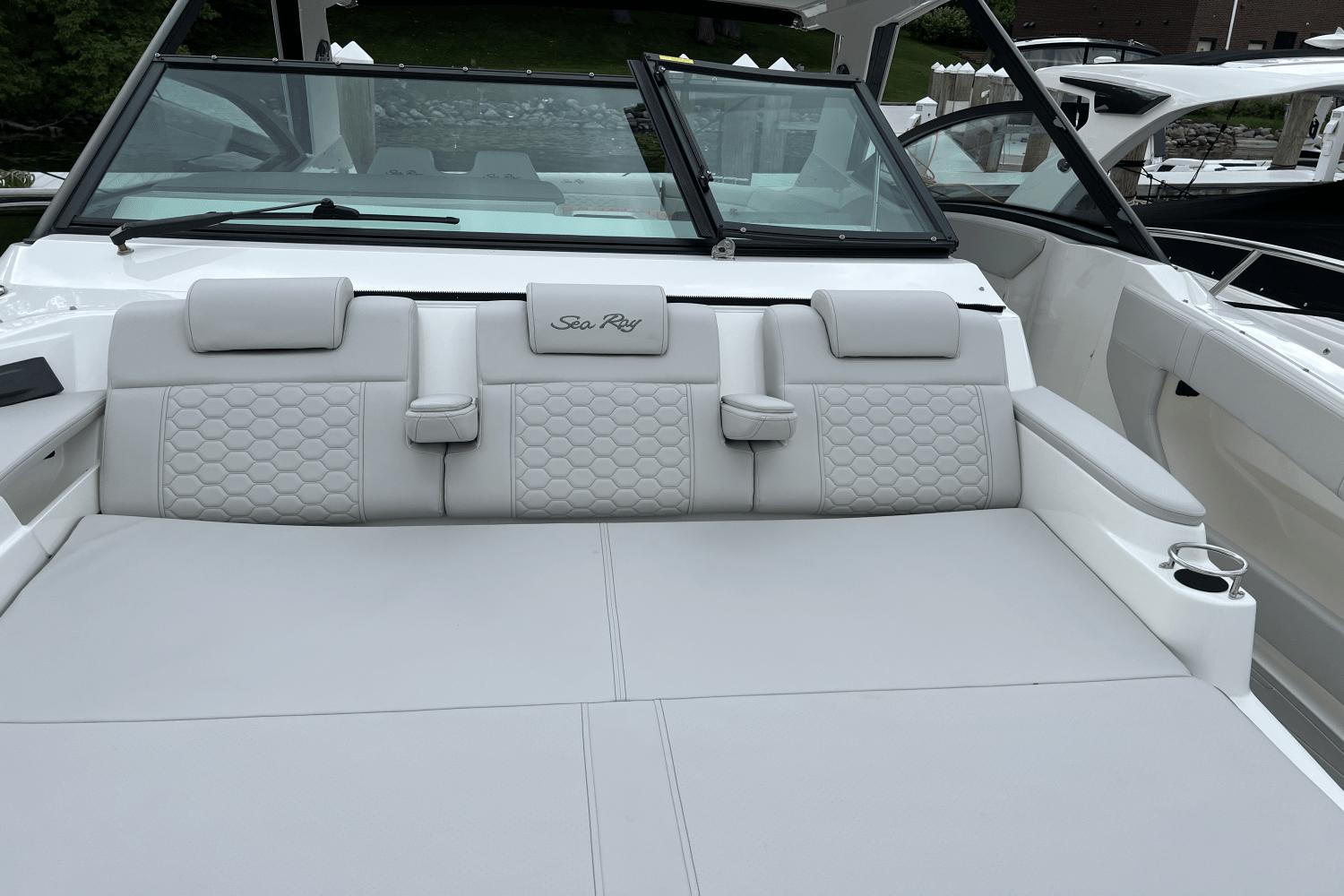 2024 Sea Ray 320 Sundancer Sports Cruiser for sale - YachtWorld