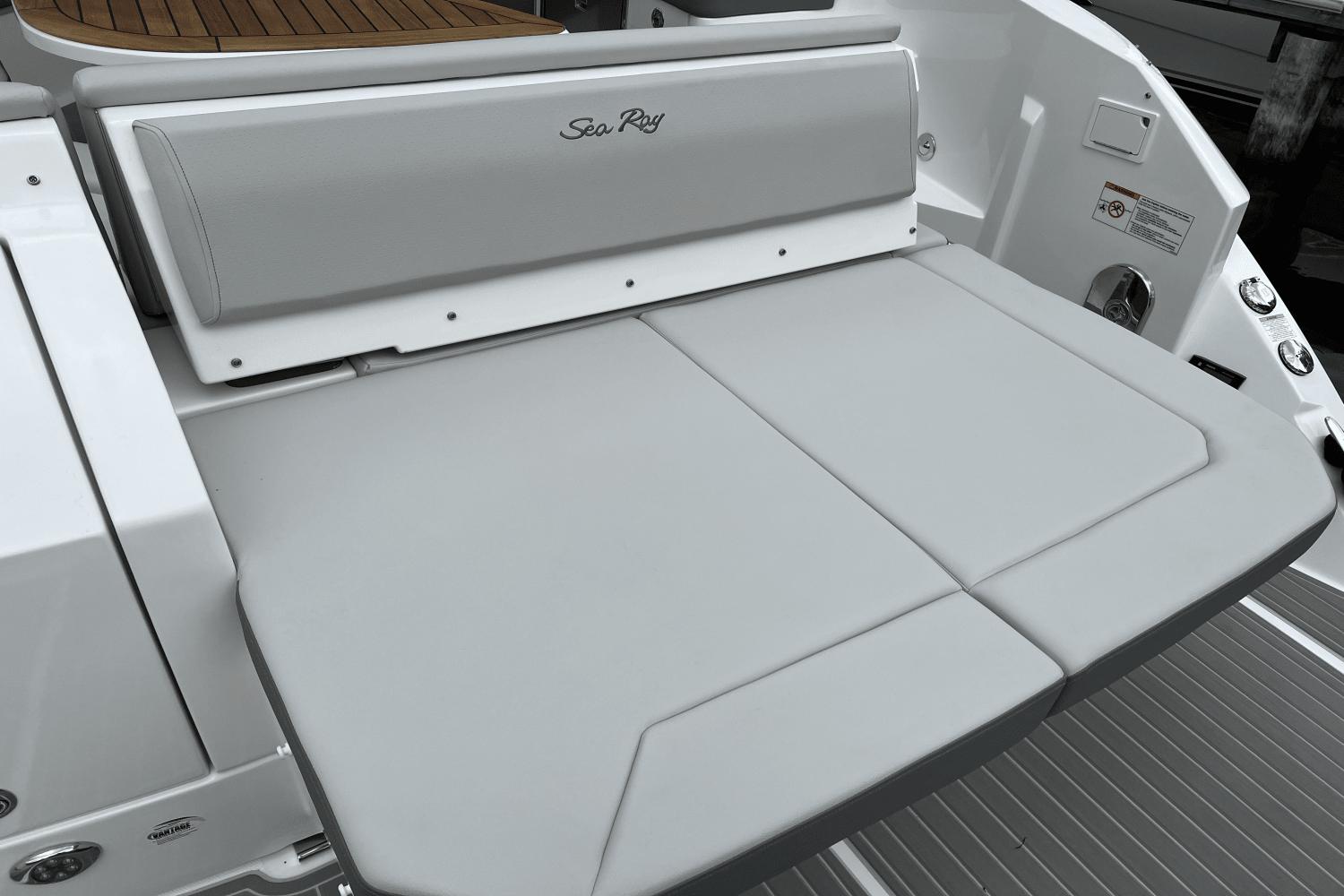 2024 Sea Ray 320 Sundancer Sports Cruiser for sale - YachtWorld