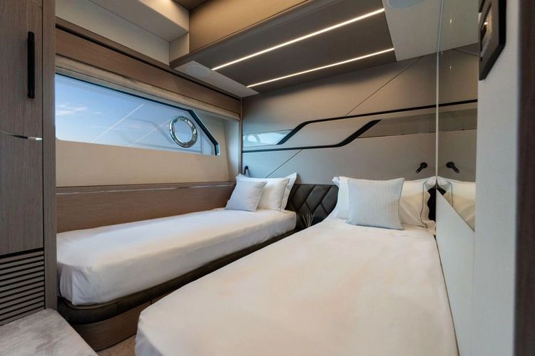 2026 Sunseeker Predator 75 Yachts à moteur à vendre - YachtWorld