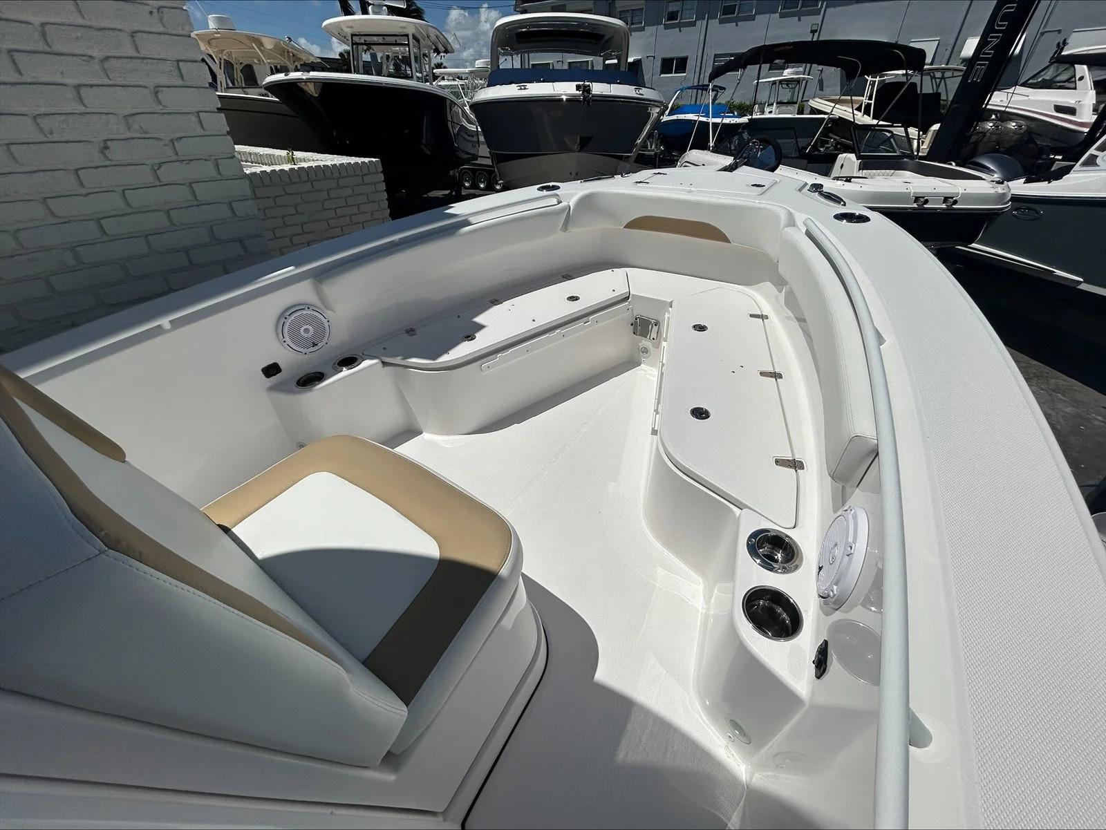 2023 Edgewater 230 CC Bateaux à console centrale à vendre - YachtWorld