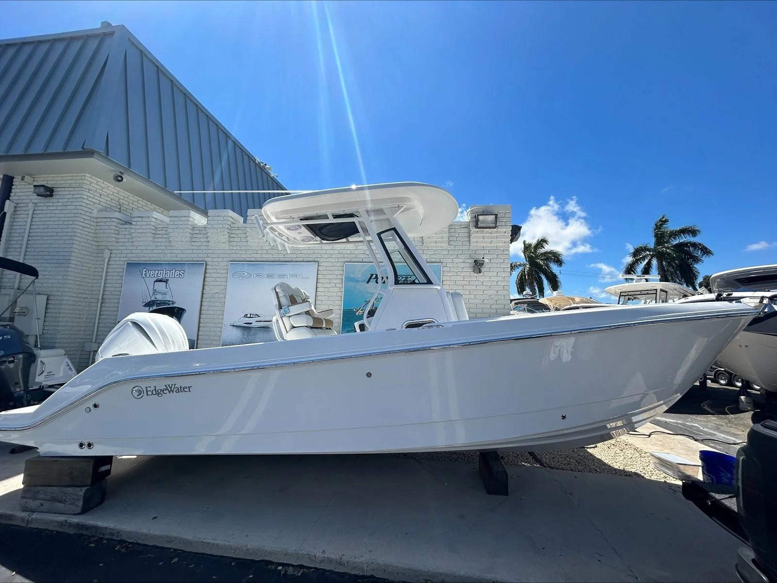 2023 Edgewater 230 CC Bateaux à console centrale à vendre - YachtWorld