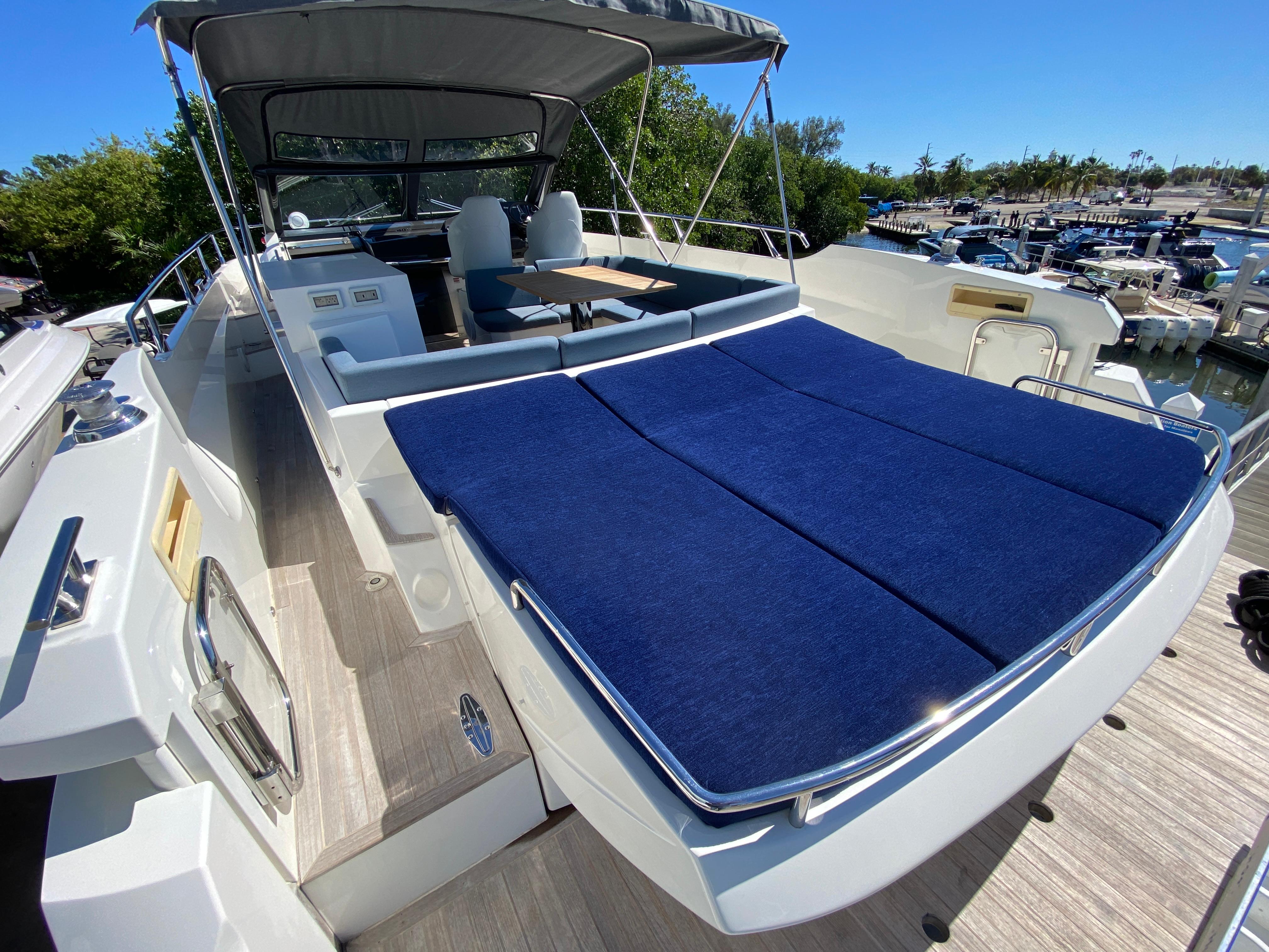 2014 Absolute 40 STL Express Cruiser for sale - YachtWorld