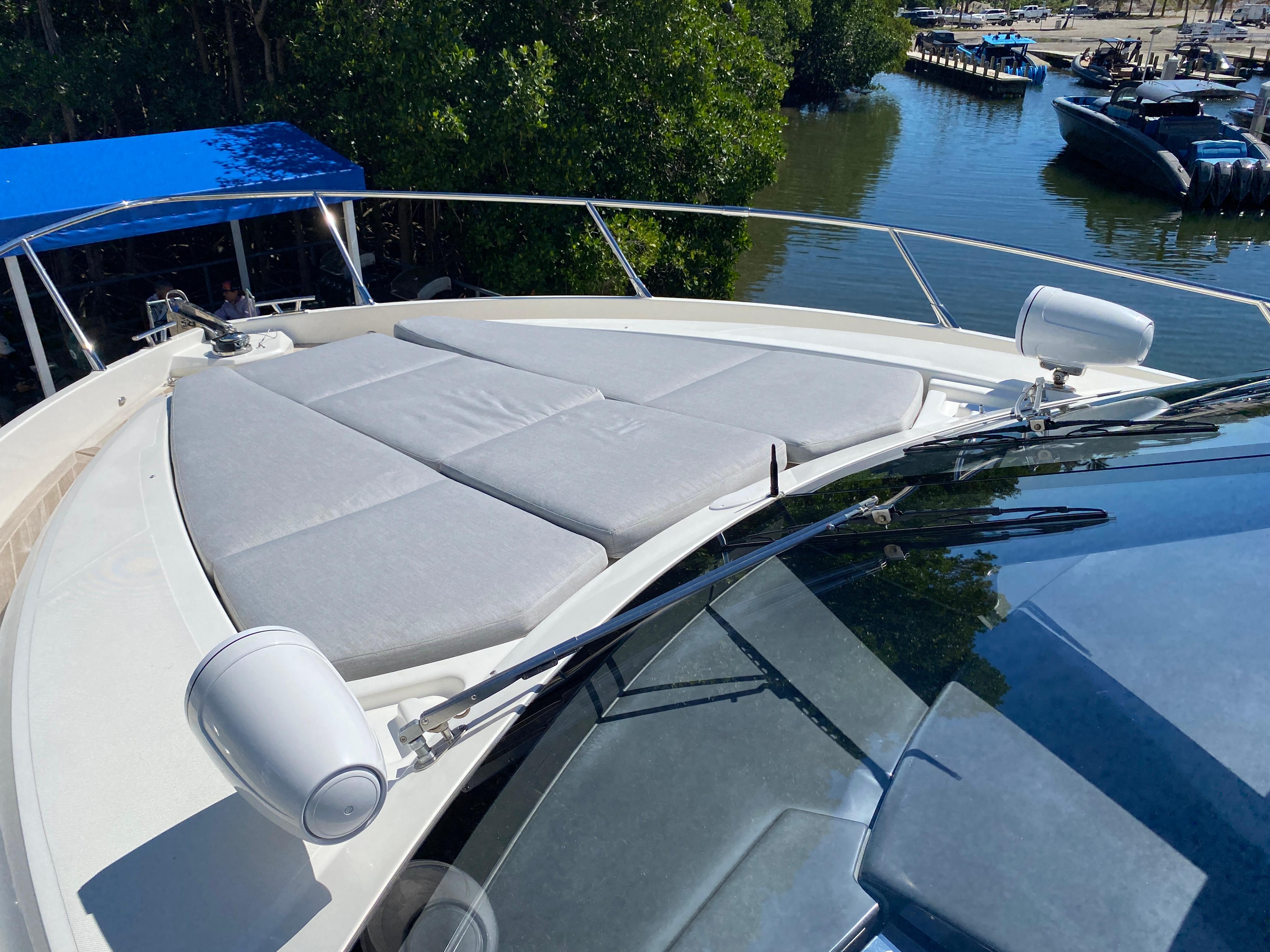2014 Absolute 40 STL Express Cruiser for sale - YachtWorld
