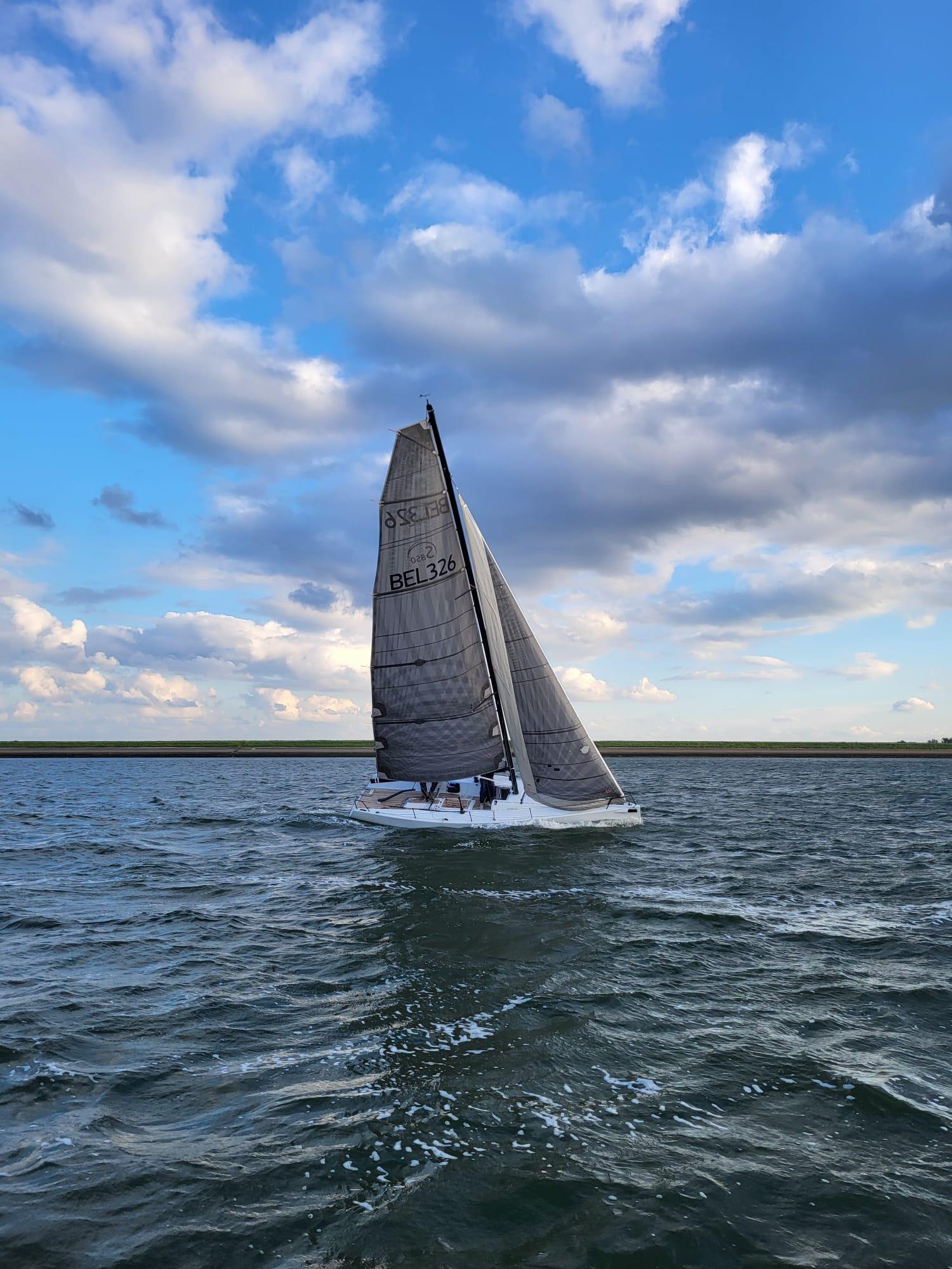 2020 Esse 850 LE Daysailer for sale - YachtWorld