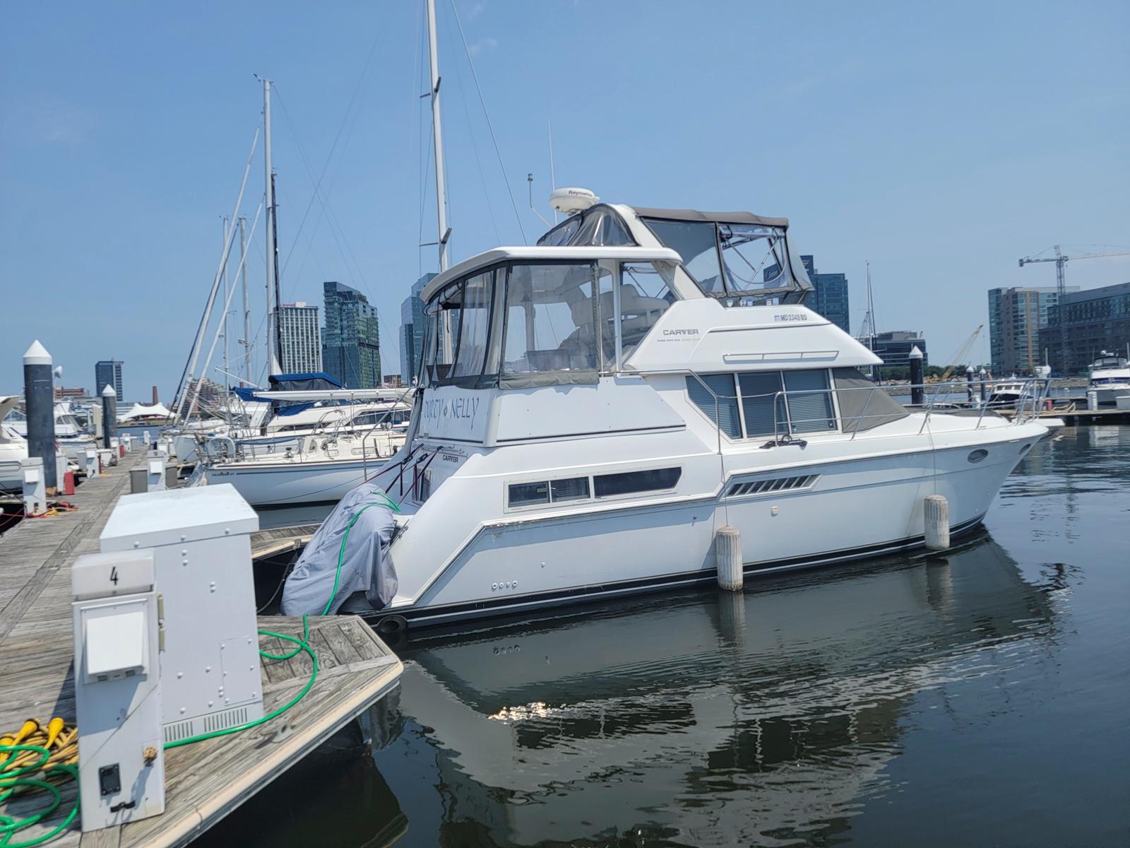 1997 Carver 355 Aft Cabin Aft Cabin for sale - YachtWorld