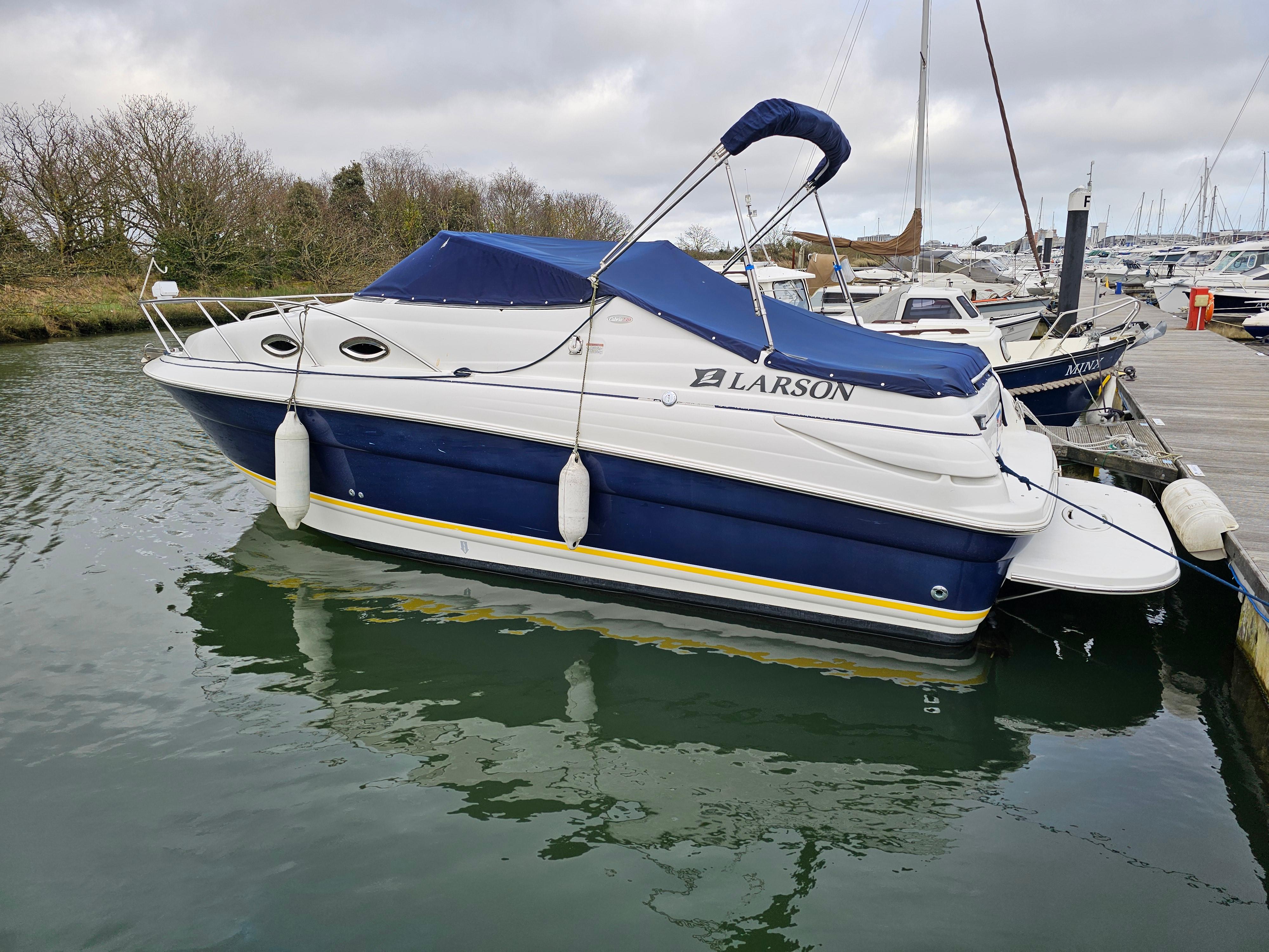 Used 2004 Larson Cabrio 240 Mid Cabin - Dorset | TopBoats