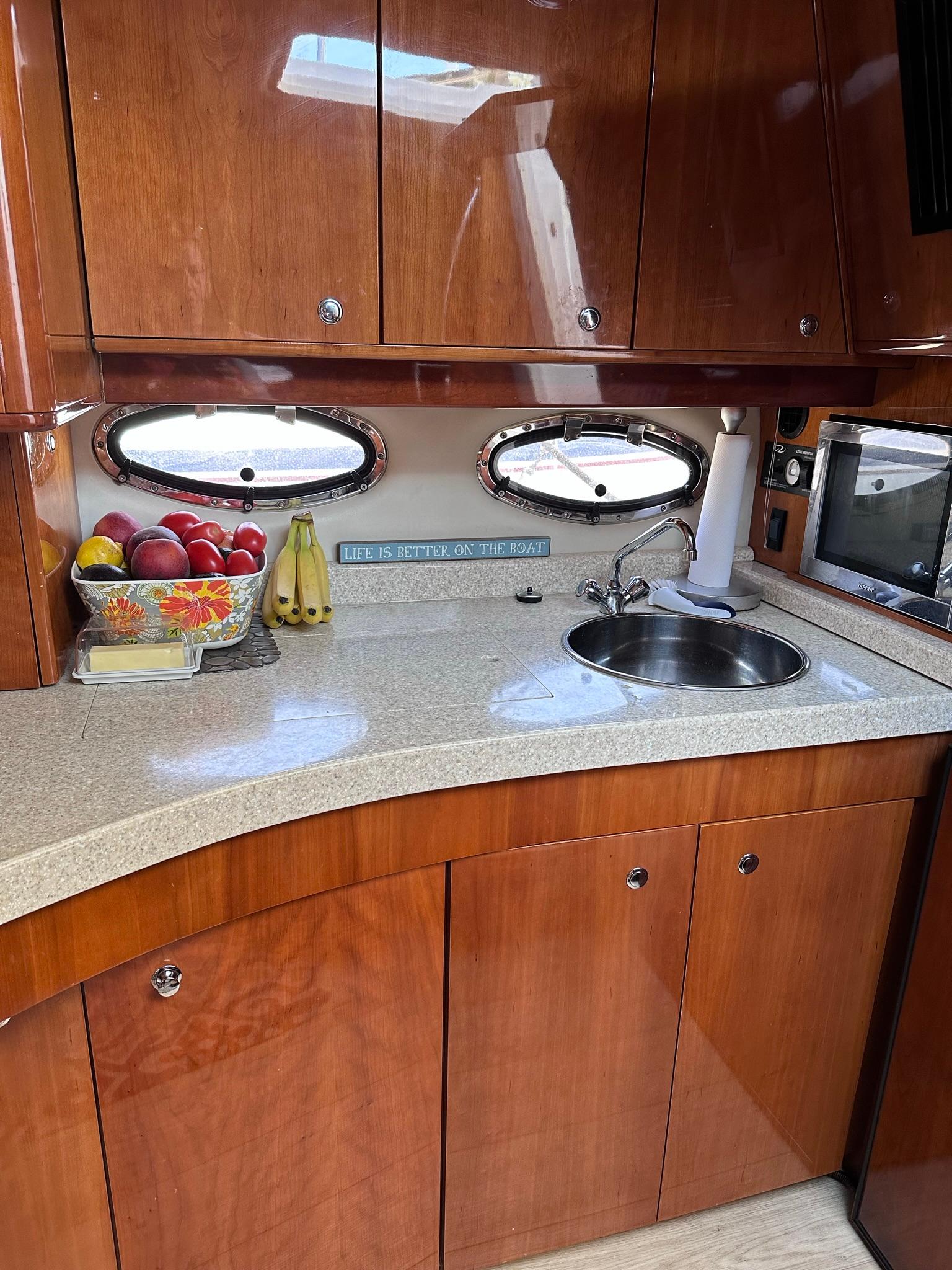 2005 Regal Commodore 4260 Motor Yachts for sale - YachtWorld