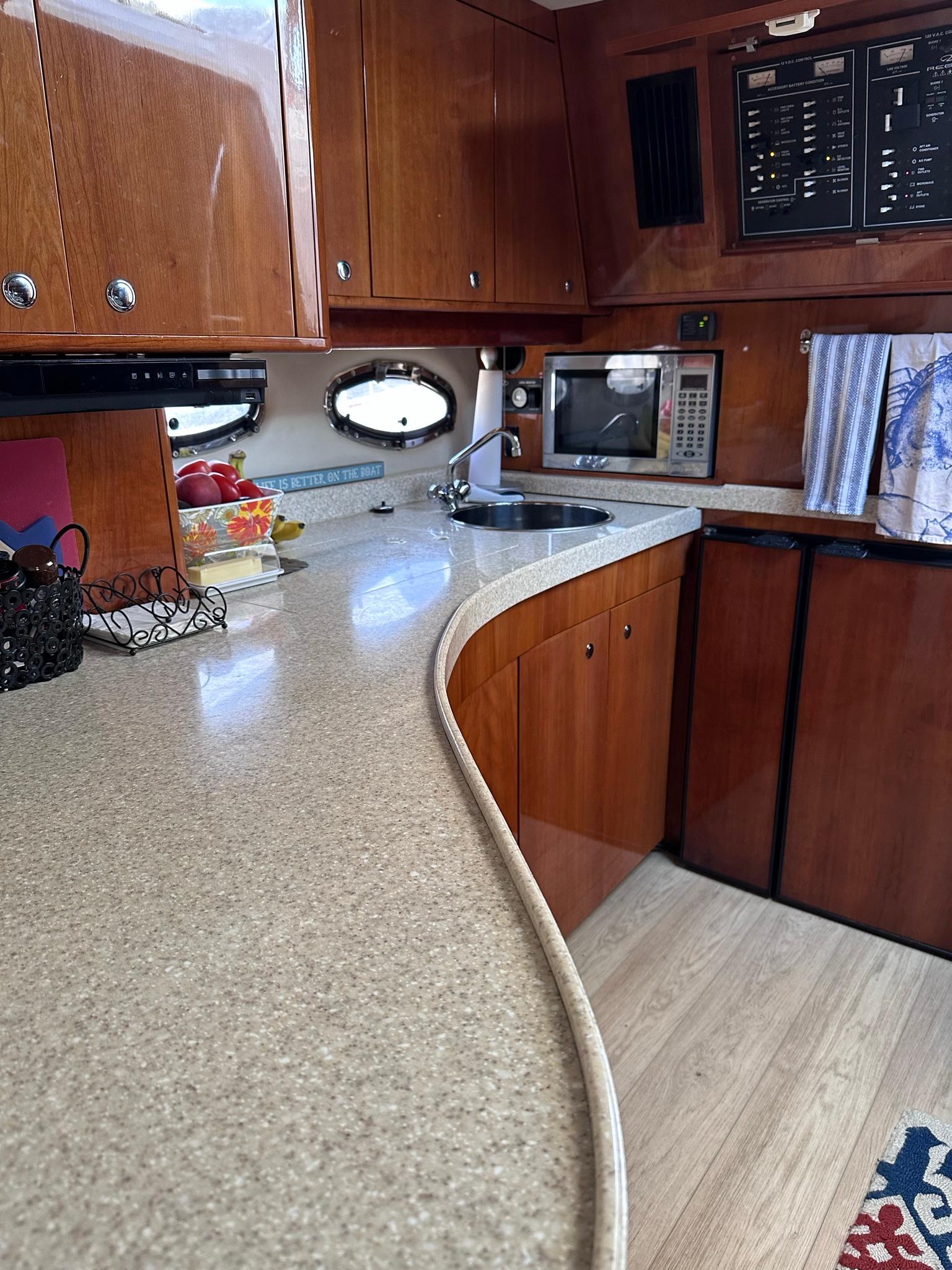 2005 Regal Commodore 4260 Motor Yachts for sale - YachtWorld