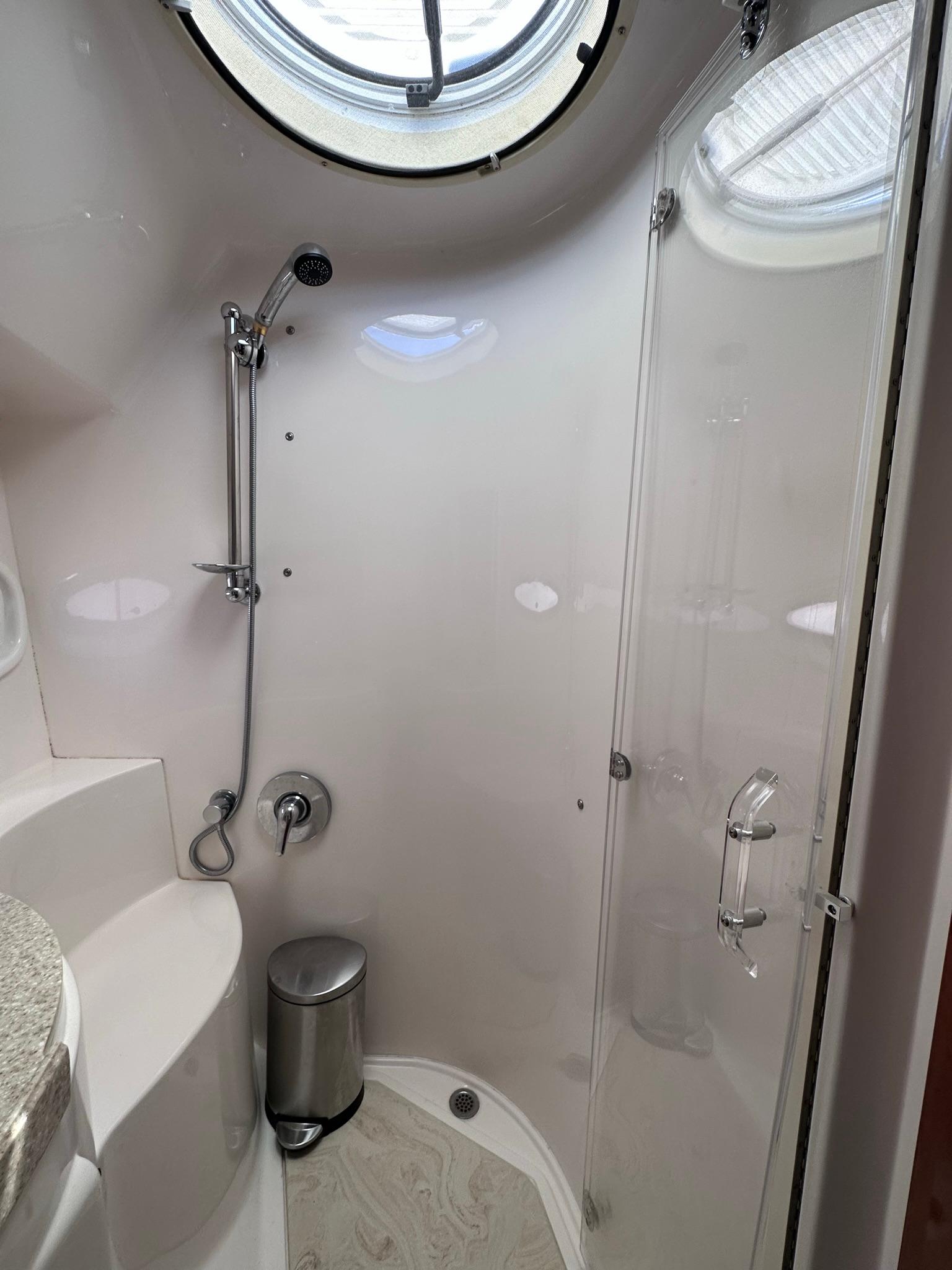 2005 Regal Commodore 4260 Motor Yachts for sale - YachtWorld