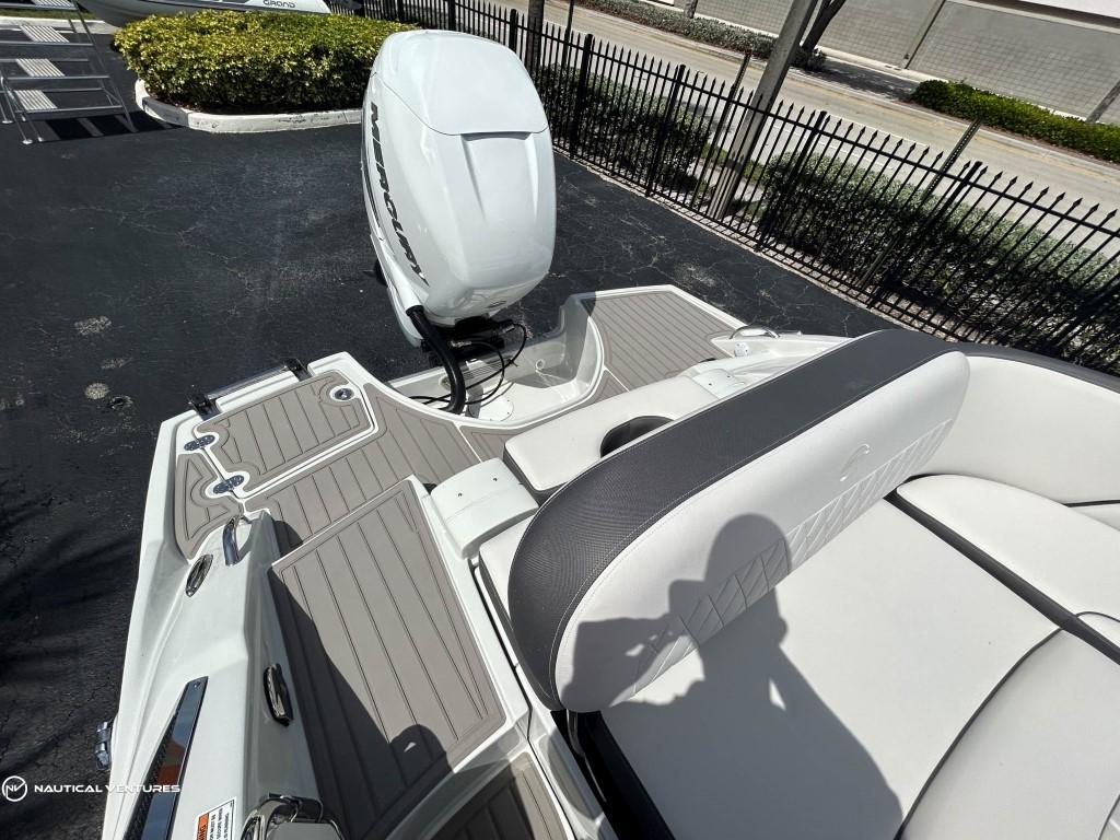 2024 Crownline E290 XS Bowrider for sale - YachtWorld