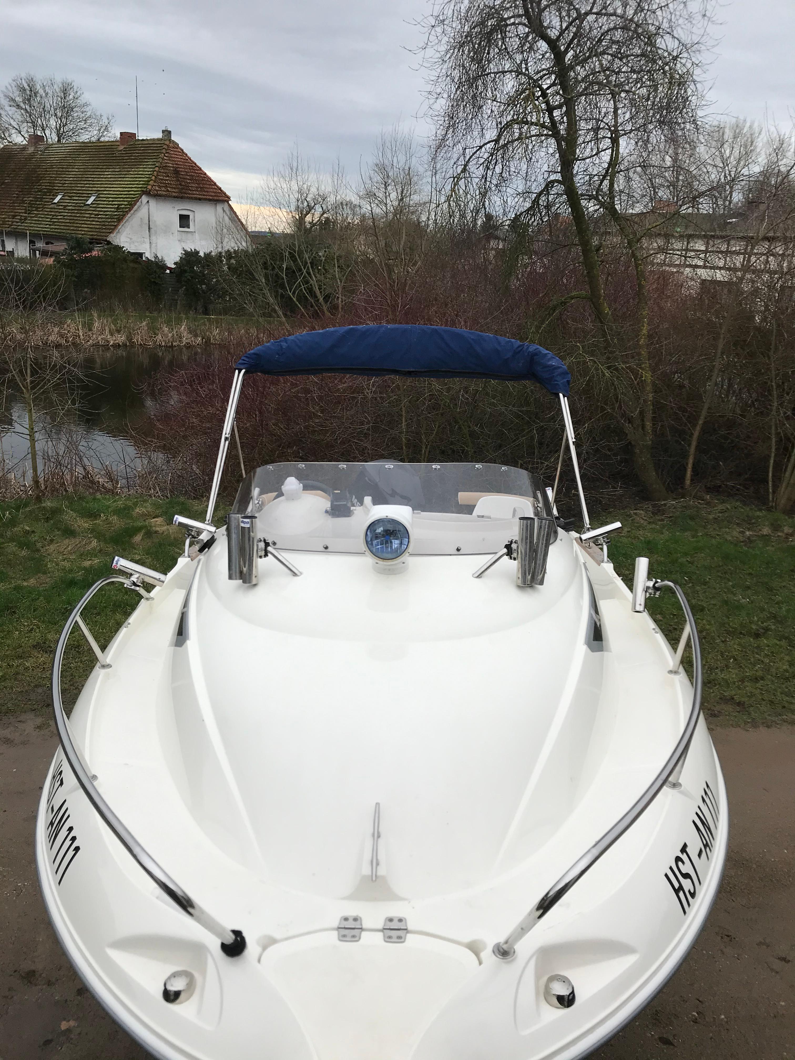 Custom Quicksilver 510 Aktiv Cabin 6m 2012, Kajütboote - Mecklenburg ...