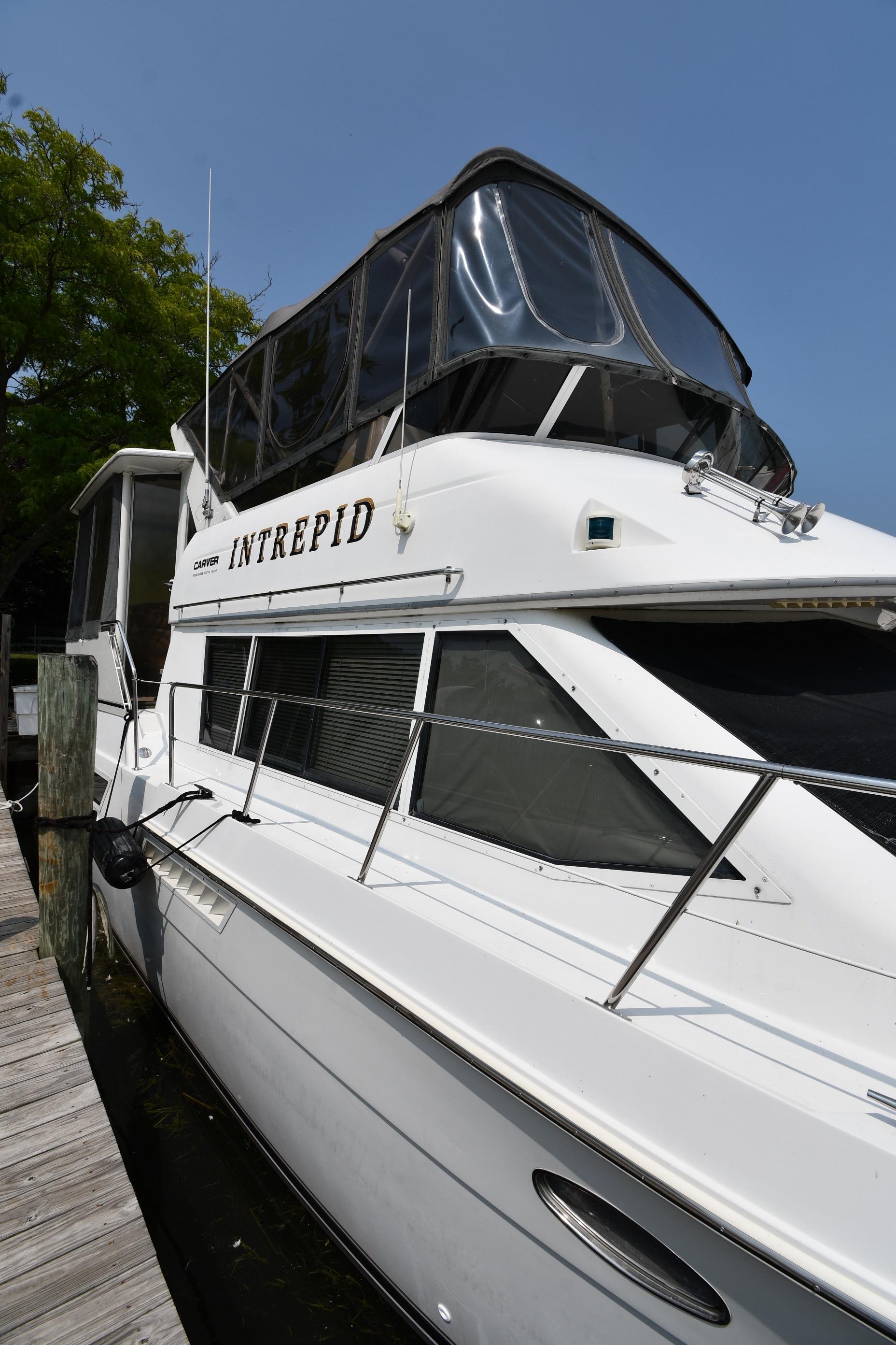 1997 Carver 405 Motor Yacht Motor Yachts for sale - YachtWorld