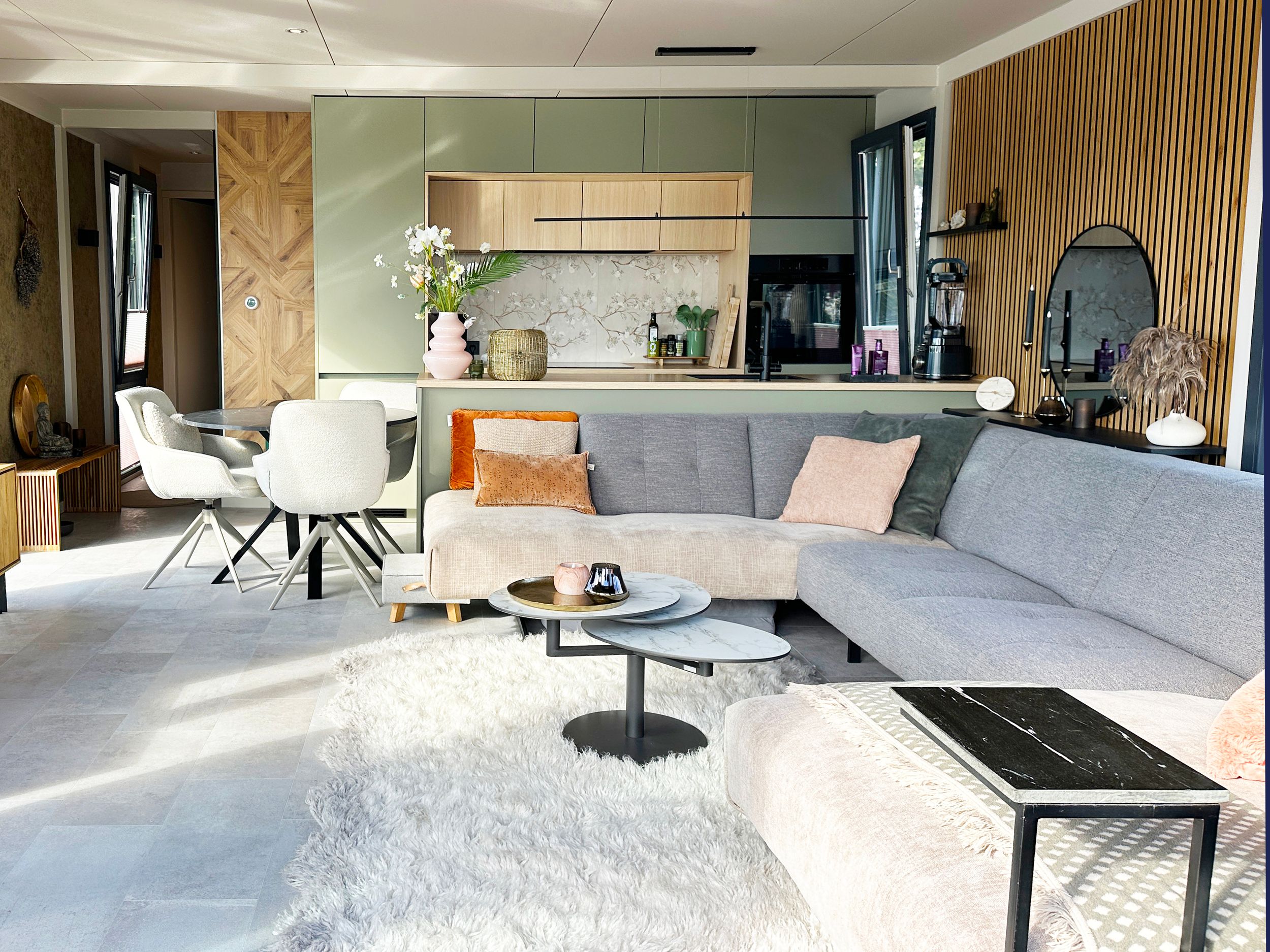 Occasion 2024 HT-Lofts Houseboat 15m Electric Propulsion | YachtFocus