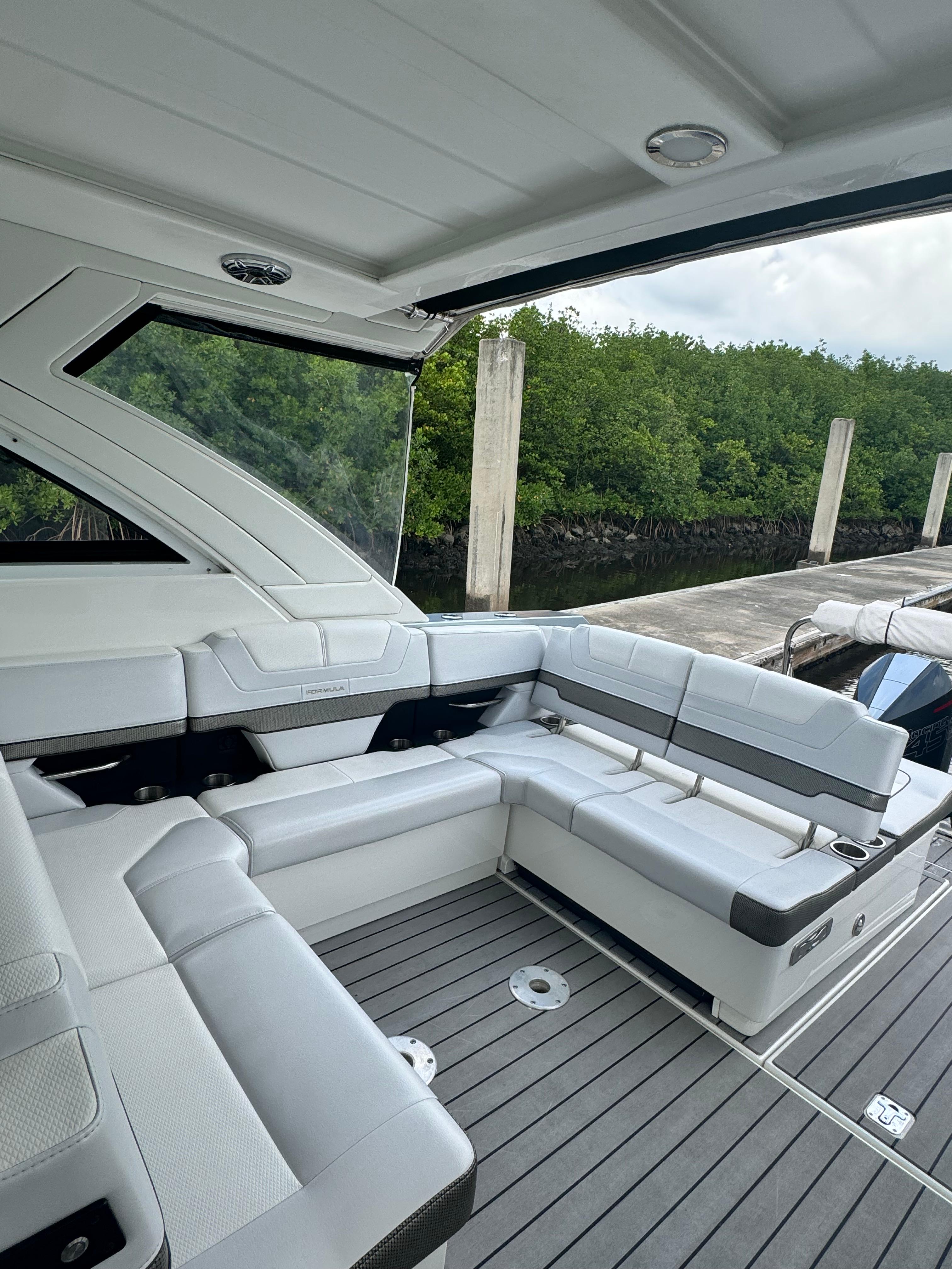 2021 Formula 380 Super Sport Crossover OB Cuddy Cabin for sale - YachtWorld