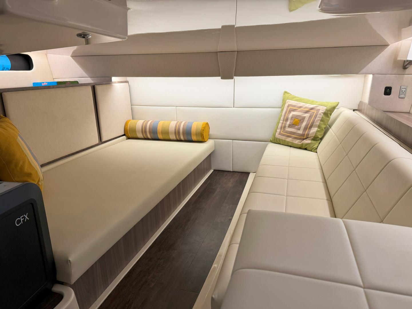 2022 Regal 36 Grande Coupe Cruiser for sale - YachtWorld