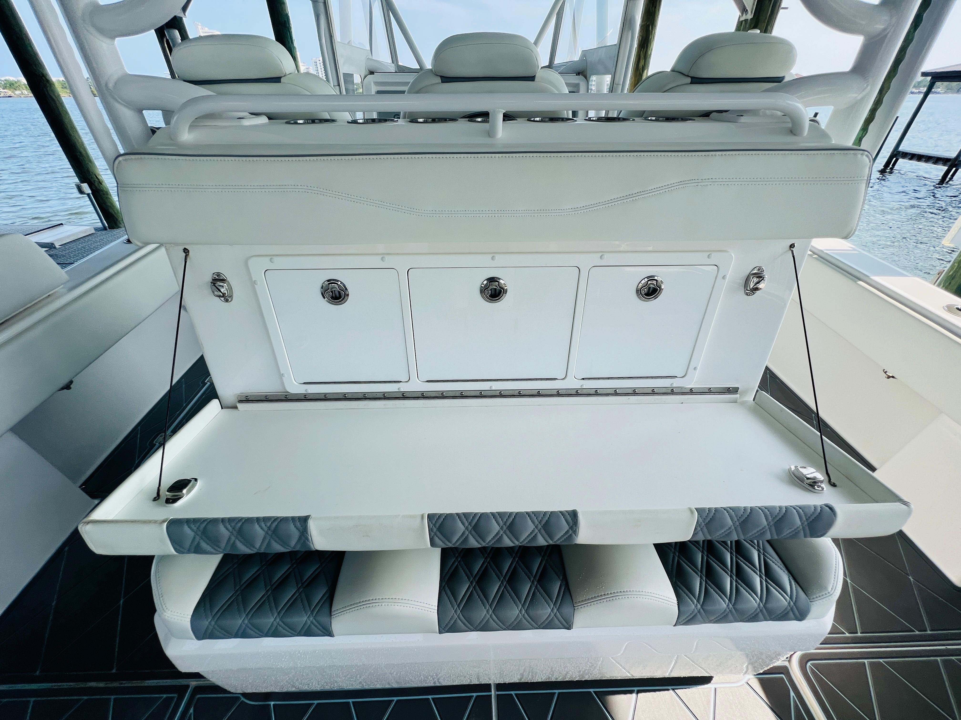 2021 Invincible 35' Catamaran Center Console Boote Kaufen - YachtWorld