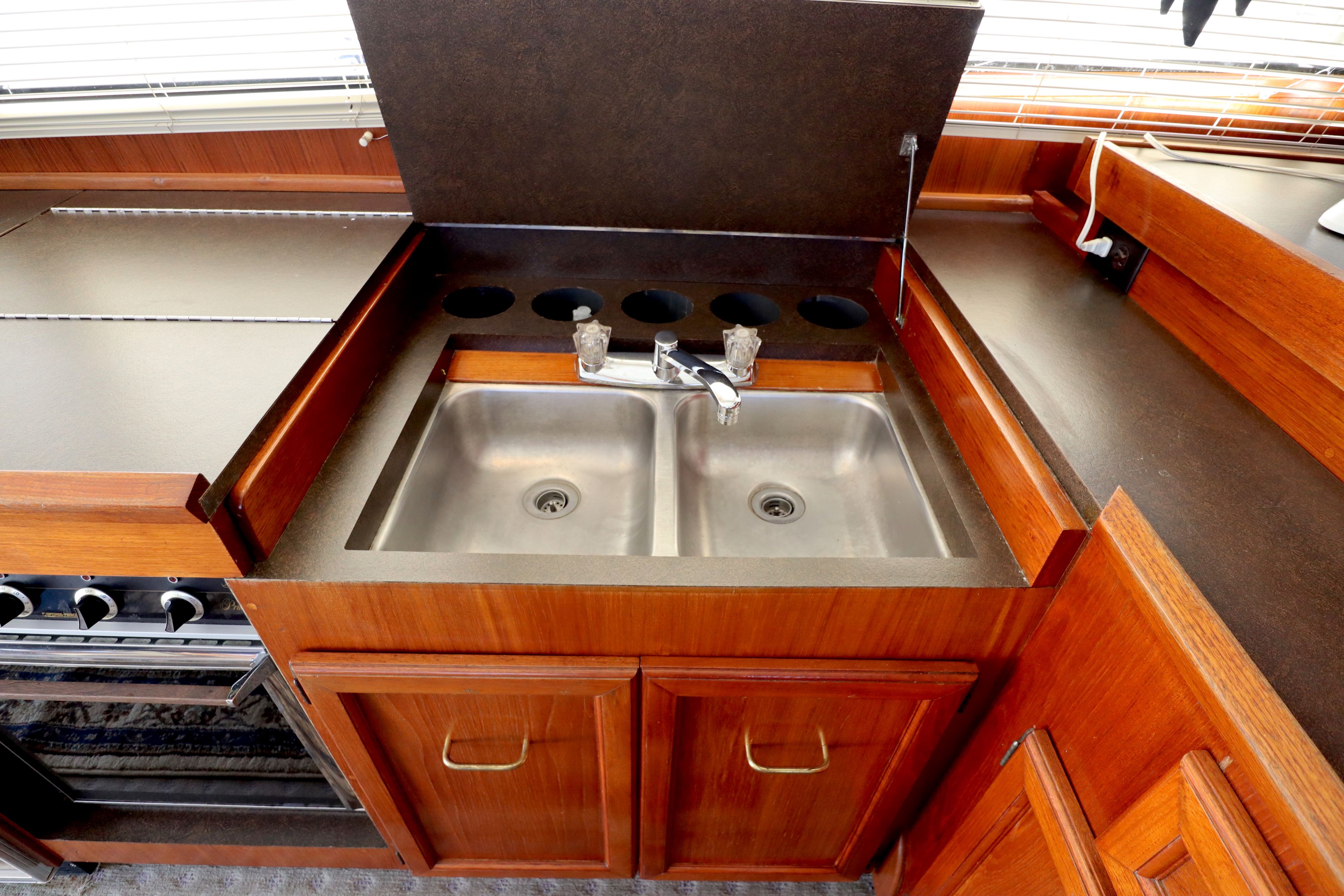 1980 Pacemaker 38 Sportfish Convertible - Weber Yachts