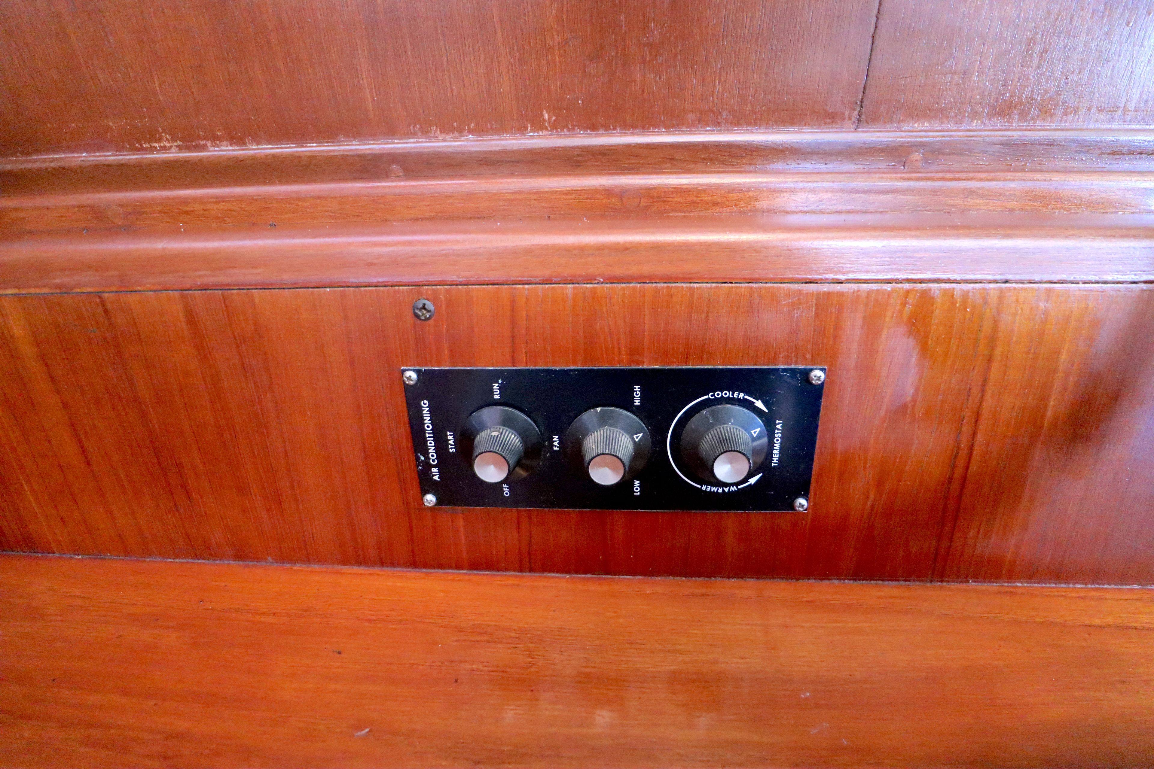 1980 Pacemaker 38 Sportfish Convertible - Weber Yachts