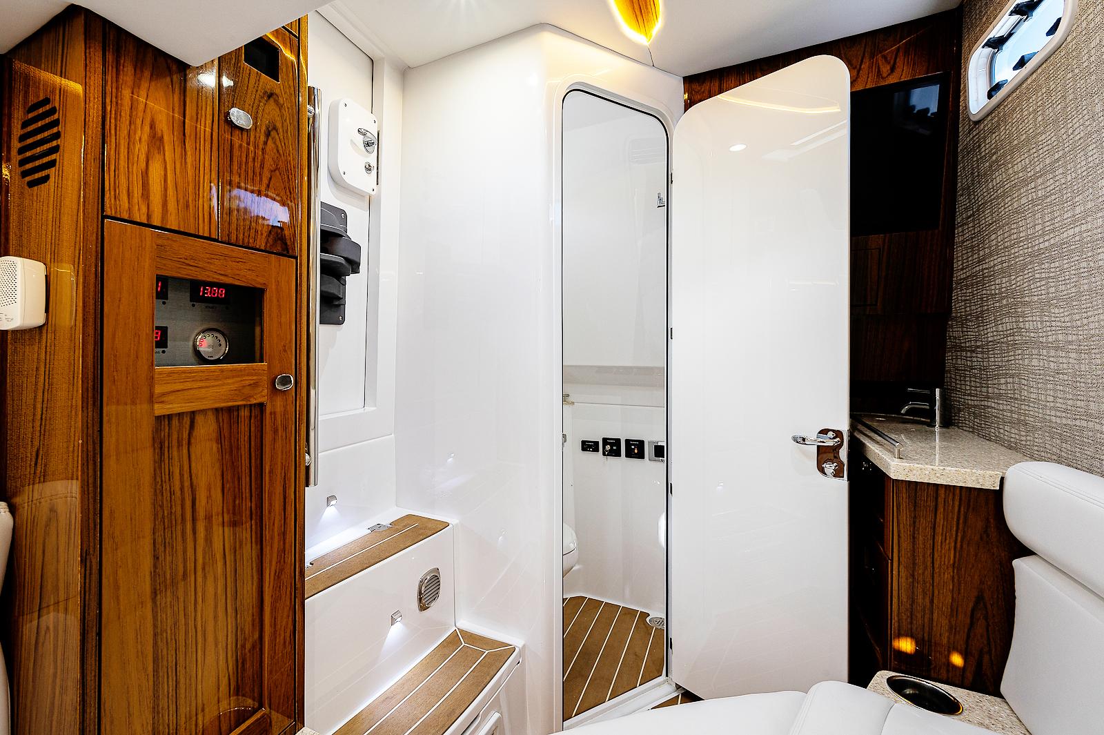 2022 HCB 42 Lujo Centre Console for sale - YachtWorld