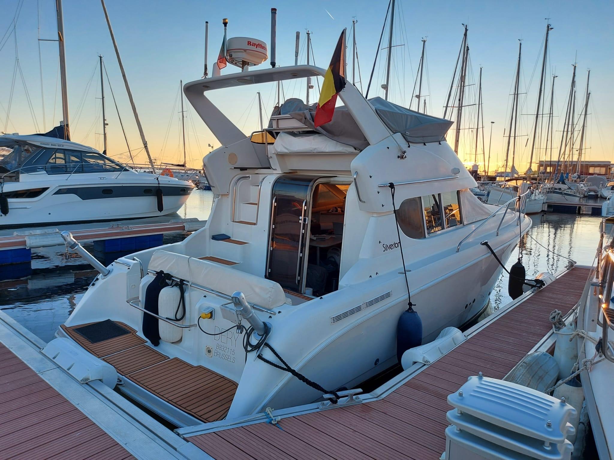 1997 Silverton 32 Flybridge Boot Kaufen - YachtWorld