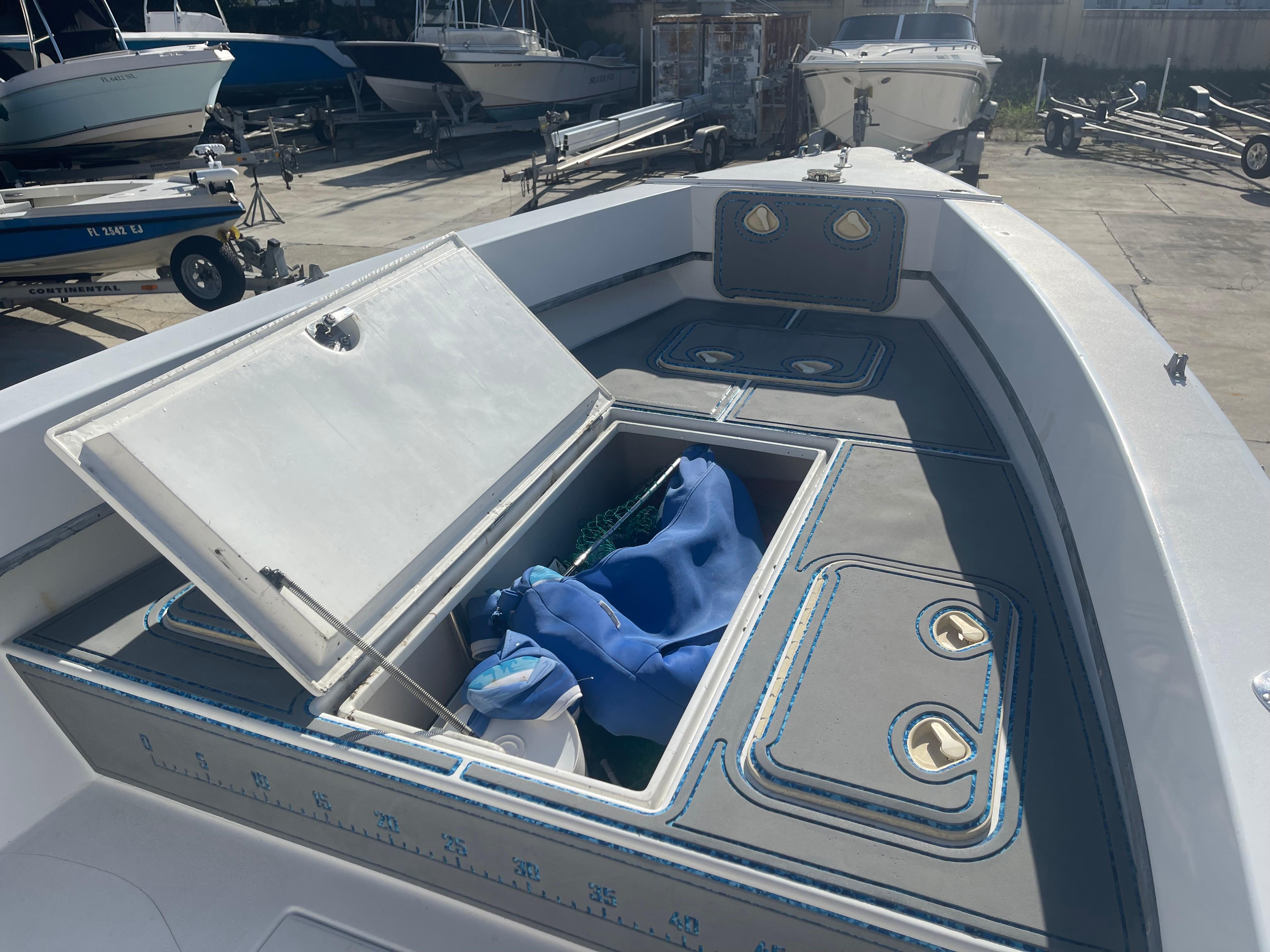 1984 Island Runner Center Console Midterkonsol til salg- YachtWorld