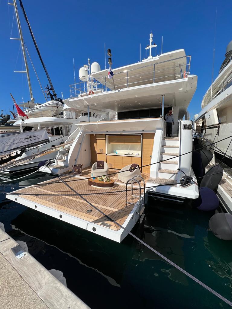 Amaranta Mega Yacht Azimut for sale - YachtWorld