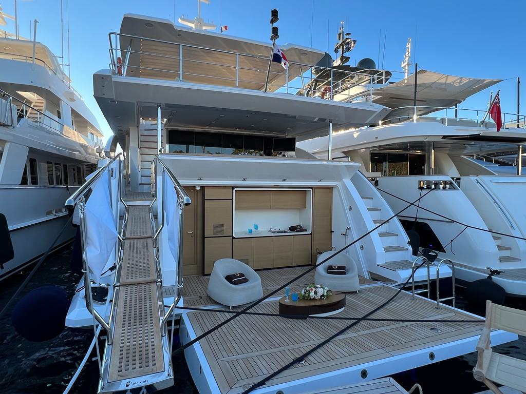 Amaranta Mega Yacht Azimut for sale - YachtWorld