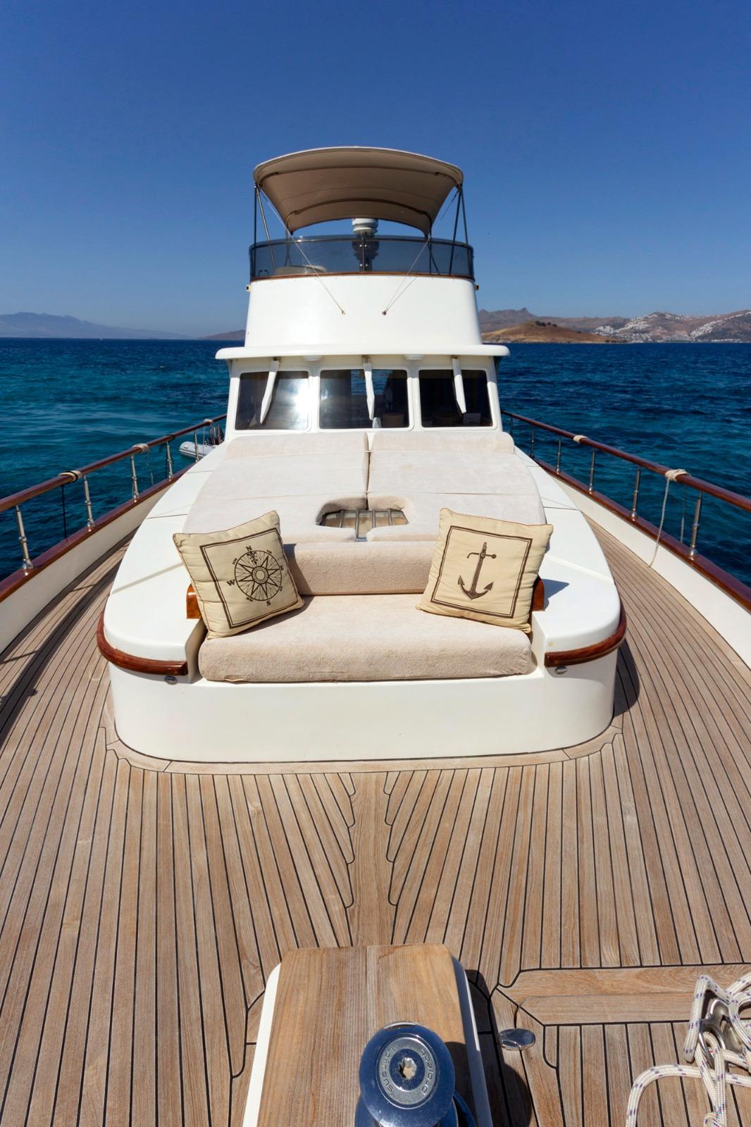 2011 Custom Cabin Cruiser Flybridge for sale - YachtWorld