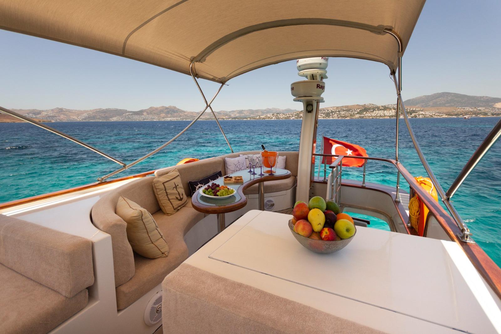 2011 Custom Cabin Cruiser Flybridge for sale - YachtWorld