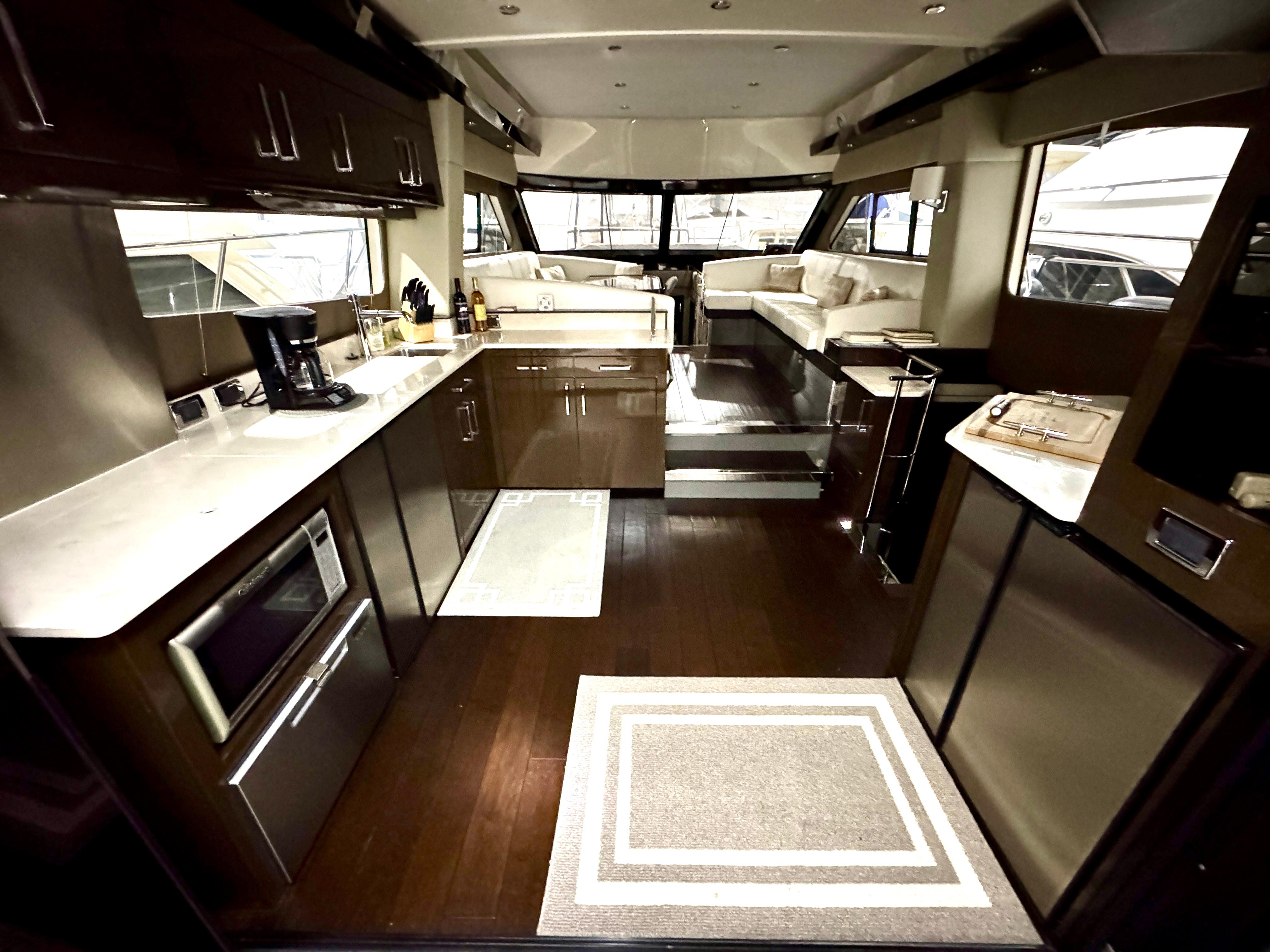 2019 Carver C52 Command Bridge Flybridge for sale - YachtWorld