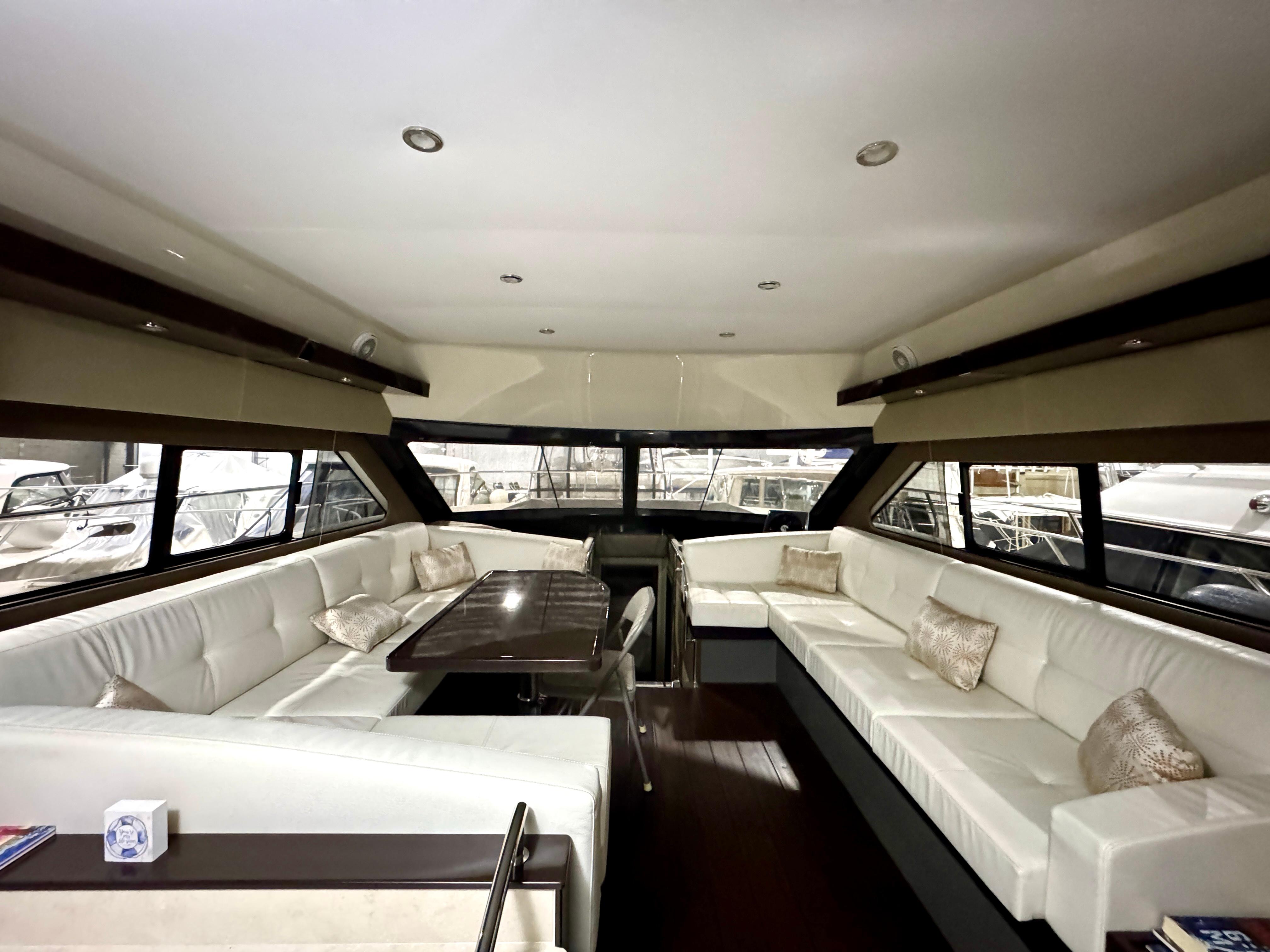 2019 Carver C52 Command Bridge Flybridge for sale - YachtWorld