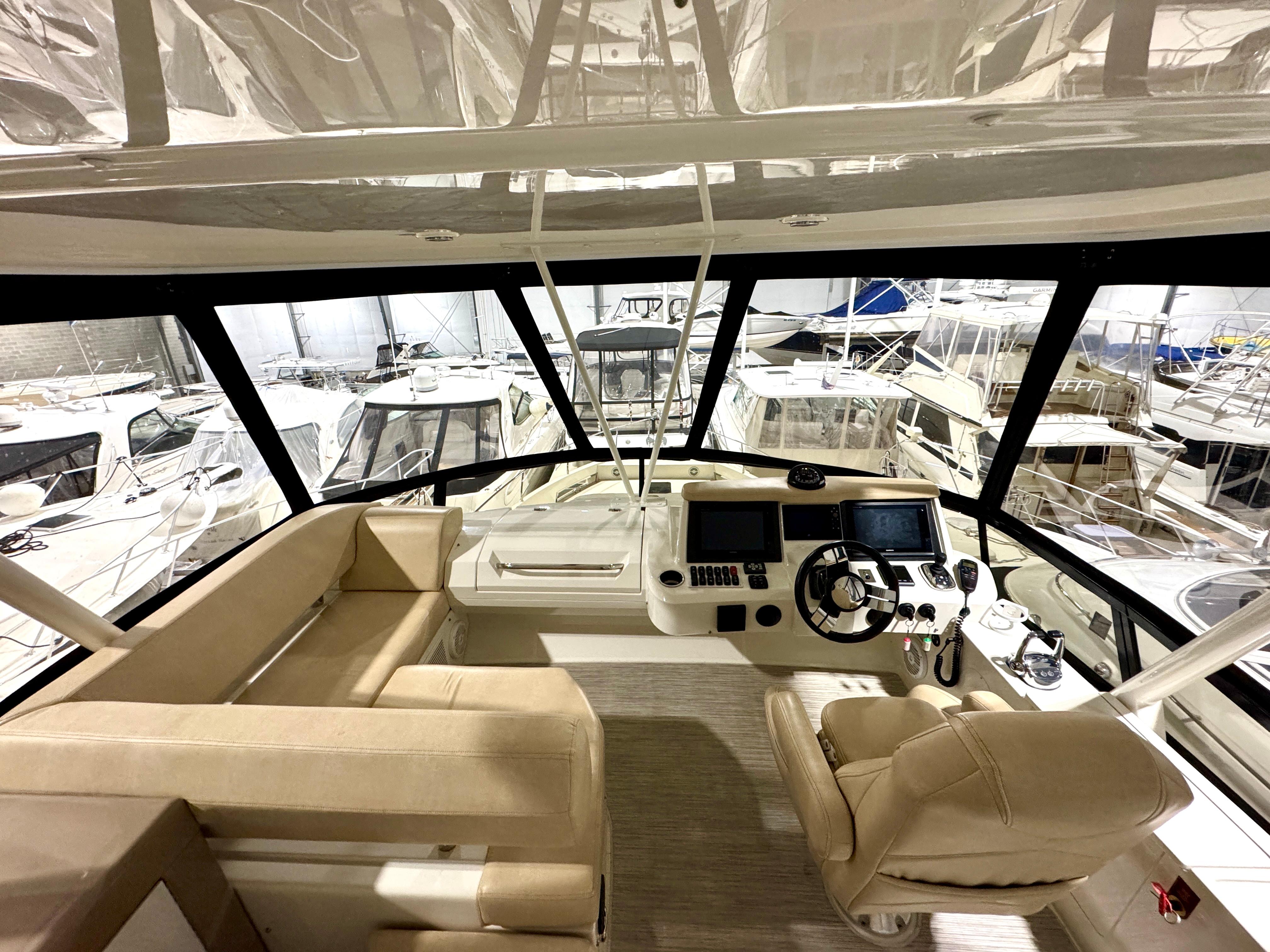 2019 Carver C52 Command Bridge Flybridge for sale - YachtWorld