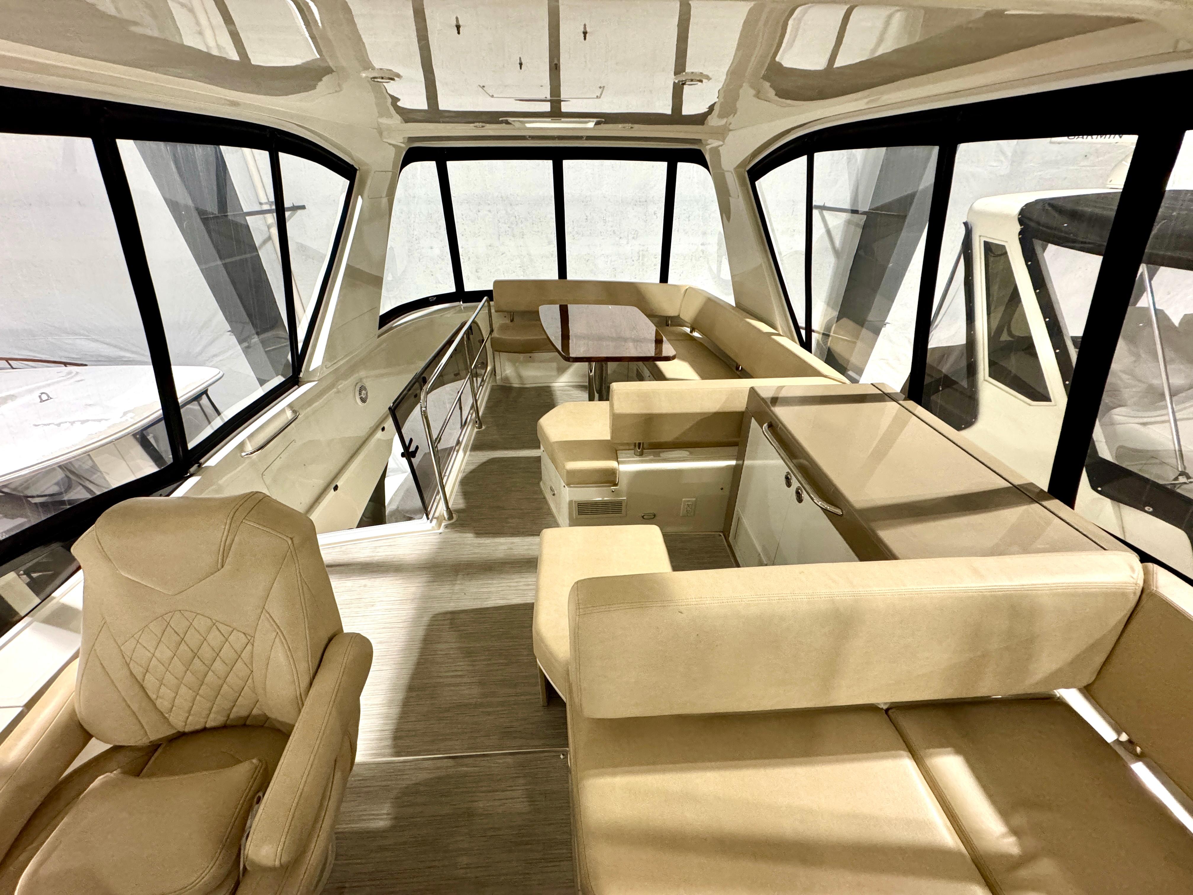 2019 Carver C52 Command Bridge Flybridge for sale - YachtWorld